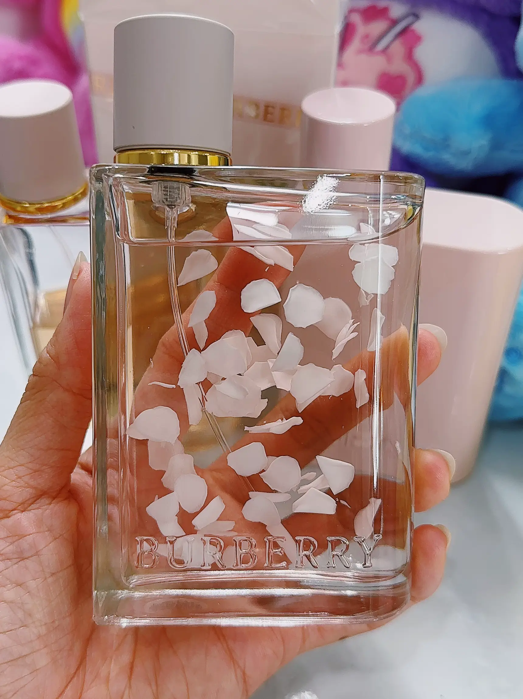 BURBERRY Her Eau de Parfum Petals Limited Edition | แกลเลอรีที่โพสต์โดย ...