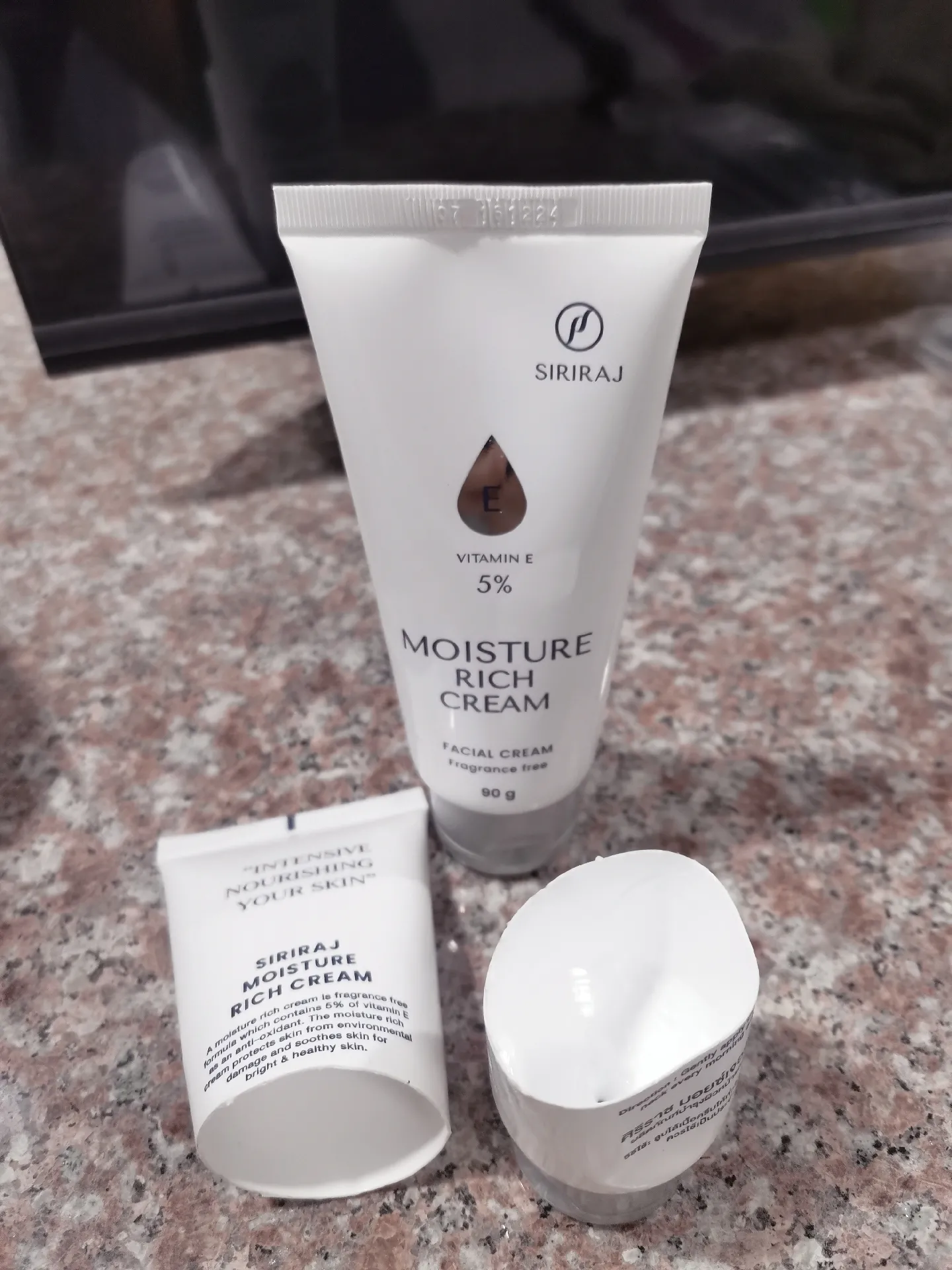 รีวิว มอยส์ เจอร์ ไ รเซอร์ ศิริราช | แกลเลอรีที่โพสต์โดย Niramon w | Lemon8