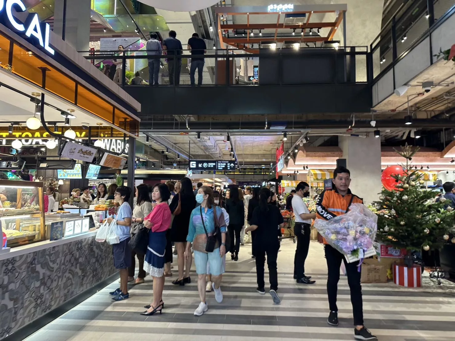 EMSPHERE (เอ็มสเฟียร์) เปิดแล้ว กลางสุขุมวิท | แกลเลอรีที่โพสต์โดย ครบ ...