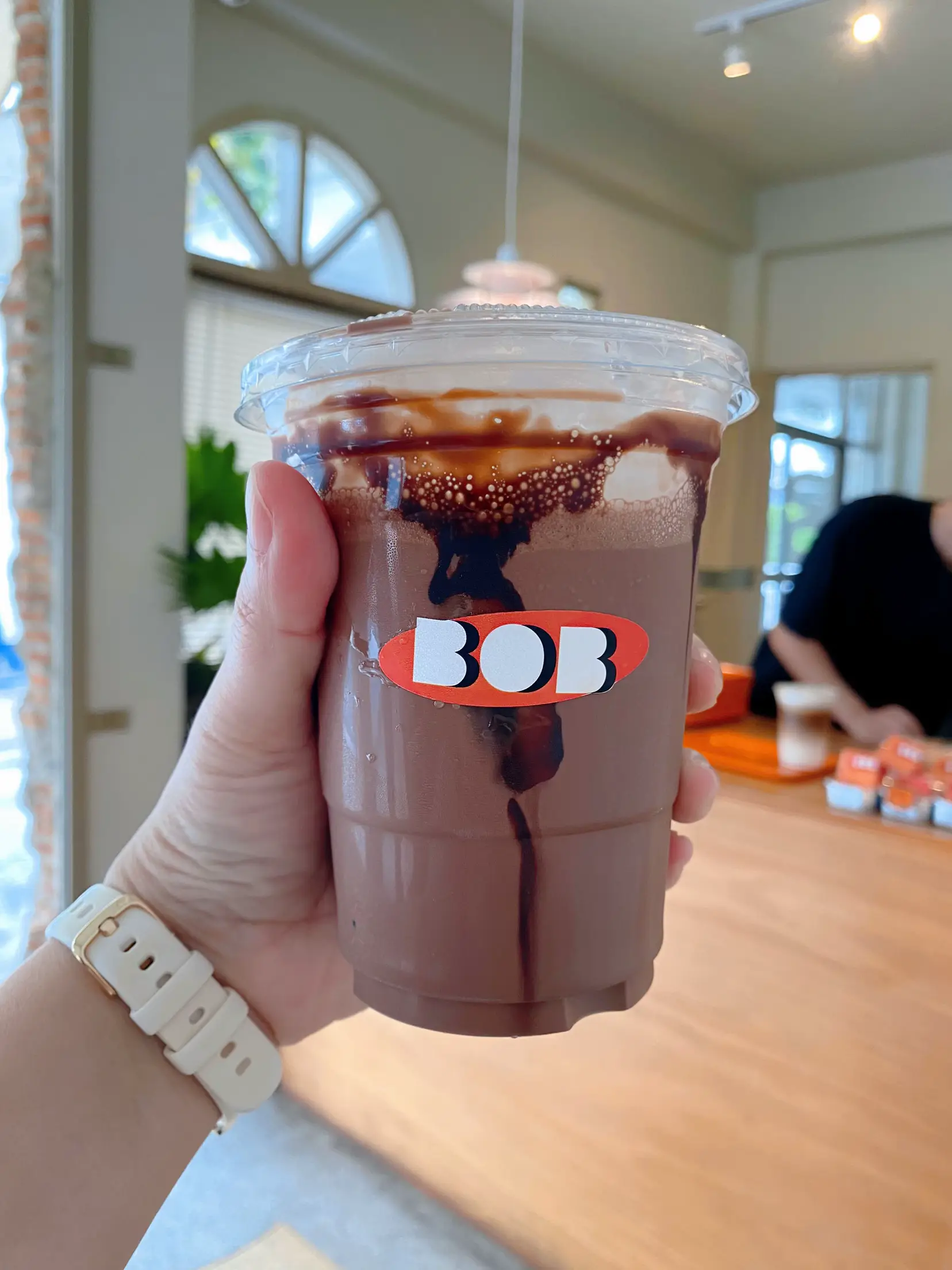 BOB COFFEE (บ็อบ) 🧡 คาเฟ่เท่ ๆ สไตล์ Loft ย่านสันติธรรม ☕️ | แกลเลอรีที่โพสต์โดย ArrayeeJourney🌷 ...