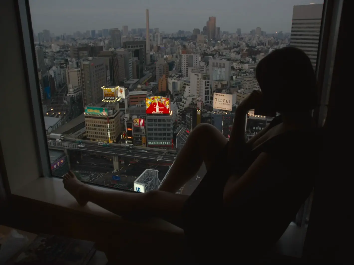 Lost in Translation - ความสัมพันธ์อันสับสนในมหานครใหญ่ | แกลเลอรีที่โพสต์โดย BENJI Review | Lemon8