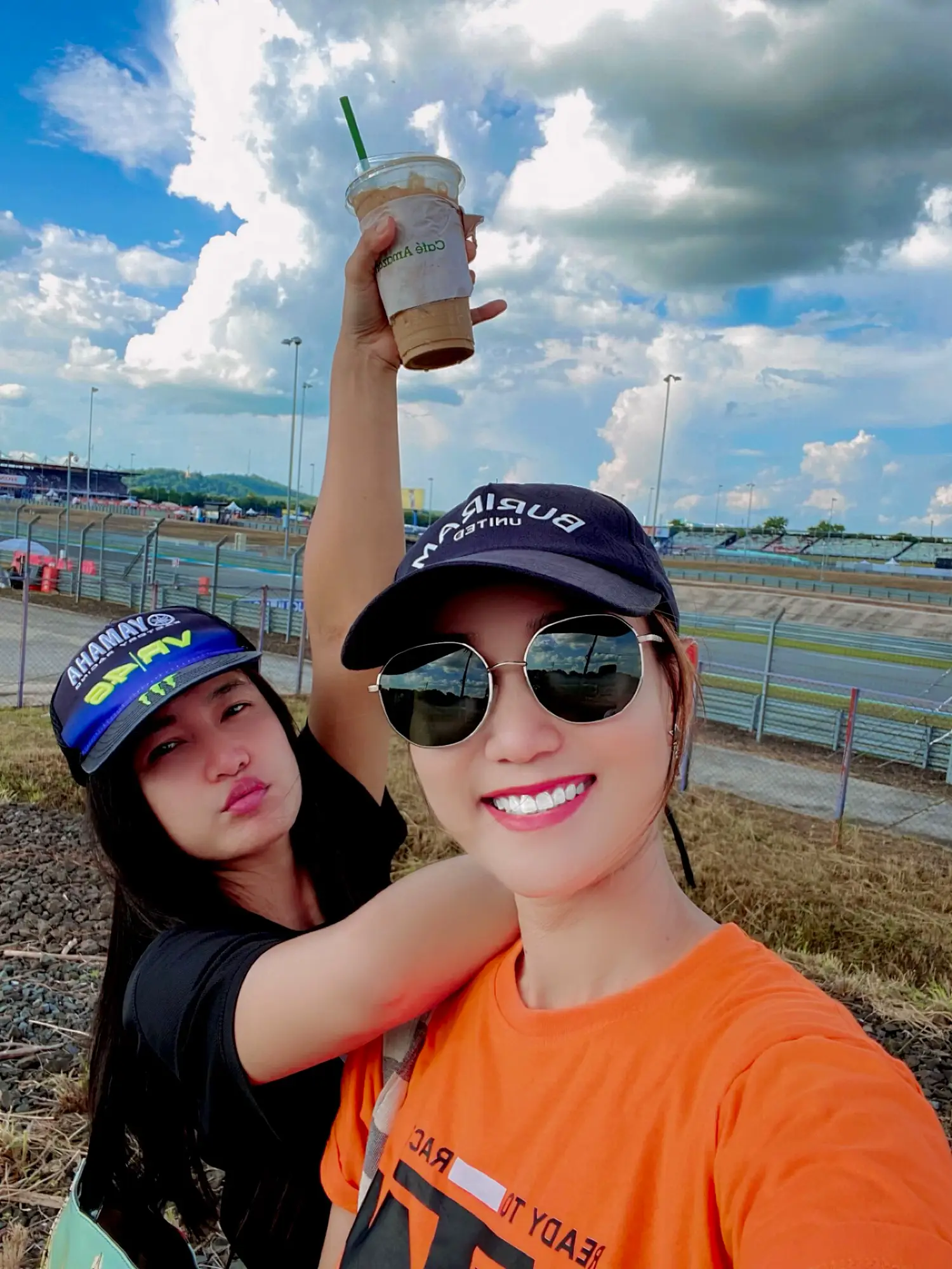 แต่งตัวสบายๆ ไปชม race week ~ Moto GP | แกลเลอรีที่โพสต์โดย 🍭Amii♦️Phachara♦️ | Lemon8