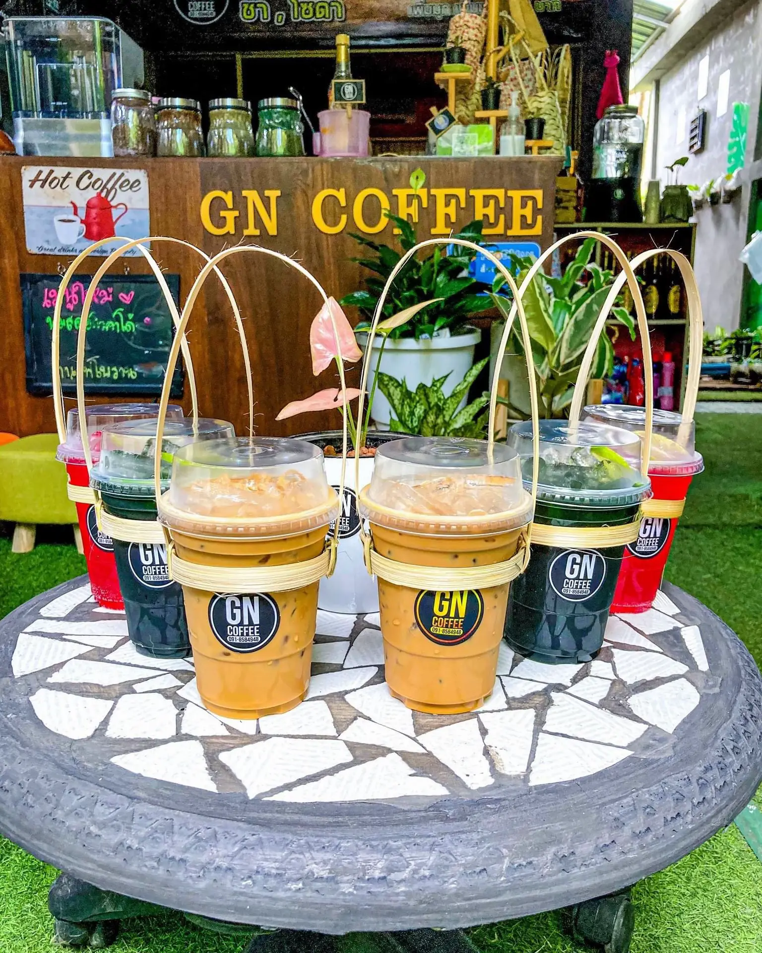 👏 แถมฟรี ที่ห้อยแก้วไม้ไผ่ ถ่ายรูปก็สวย หิ้วไปก็เก๋ 👏 | แกลเลอรีที่โพสต์โดย GNCoffee จ.แพร่ | Lemon8