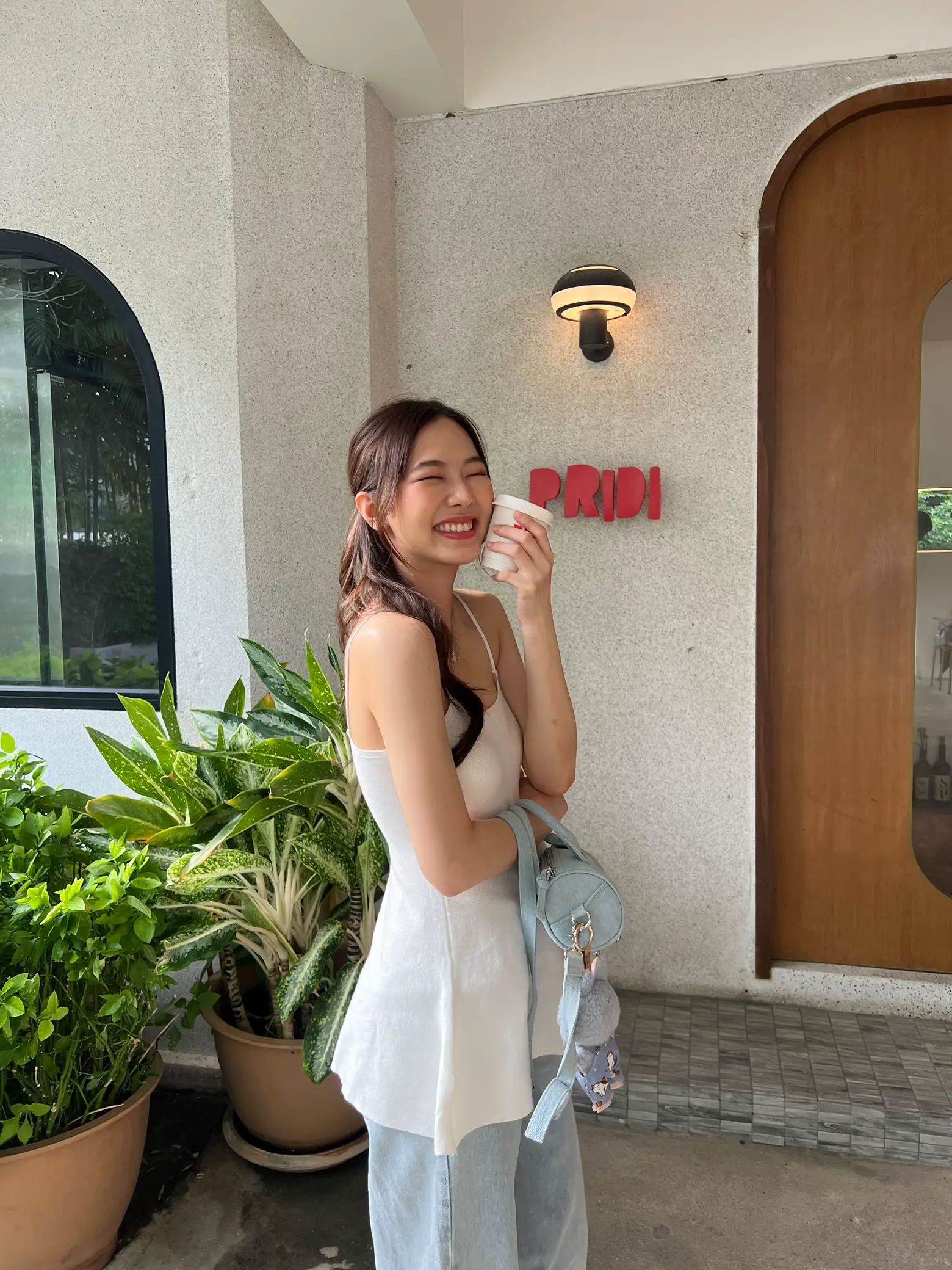 OOTD ไปคาเฟ่แบบง่ายๆ 3ชิ้น จบ!! | แกลเลอรีที่โพสต์โดย Maybepook | Lemon8