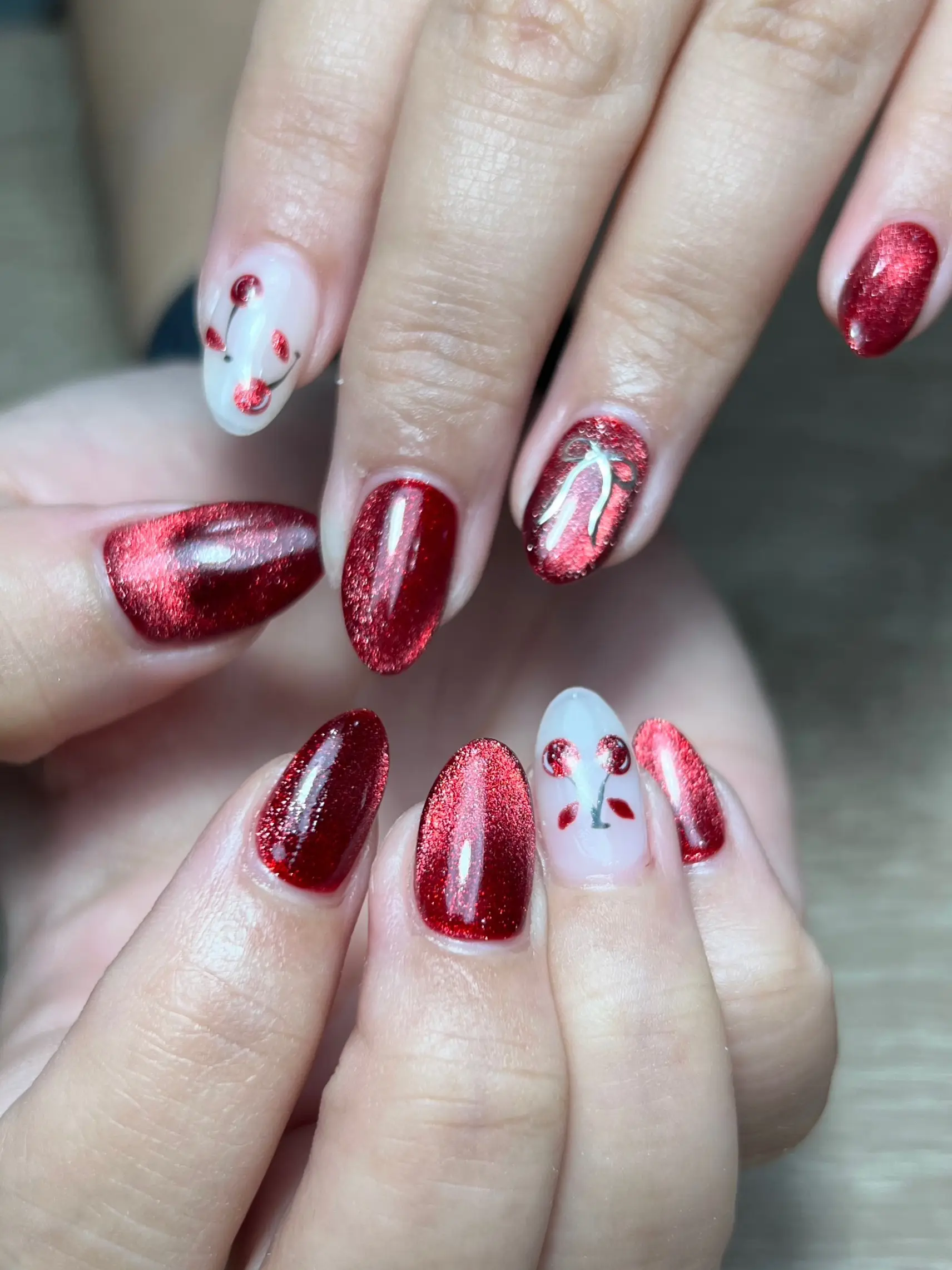 ลูกแก้ว สีแดง เพ้นท์นิดหน่อย น่าร้ากน้าาา | แกลเลอรีที่โพสต์โดย A'khao | Lemon8