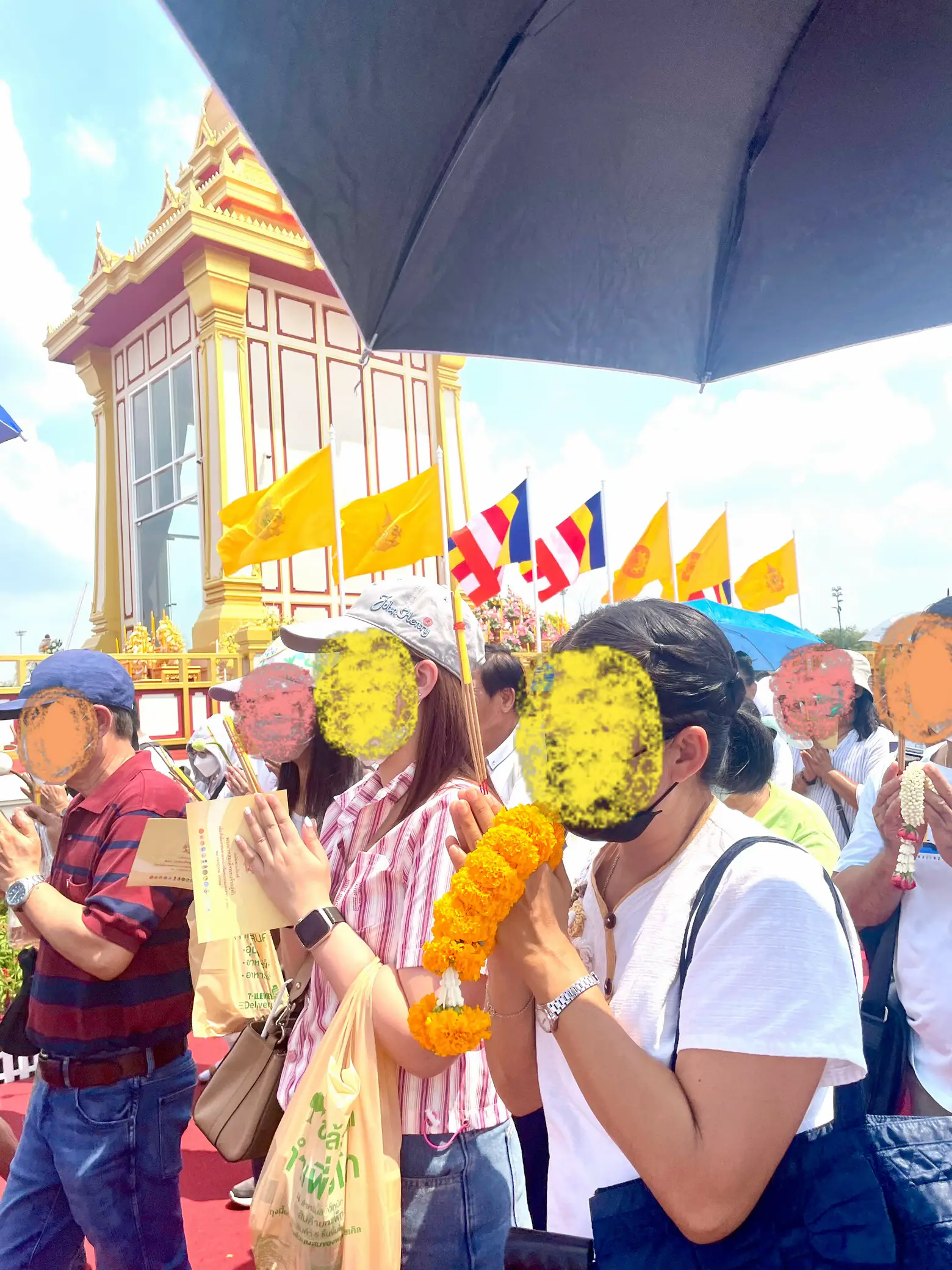 สักการะพระบรมสารีริกธาตุและพระอรหันตธาตุ ที่สนามหลวง 📌 | แกลเลอรีที่โพสต์โดย Aummii | Lemon8