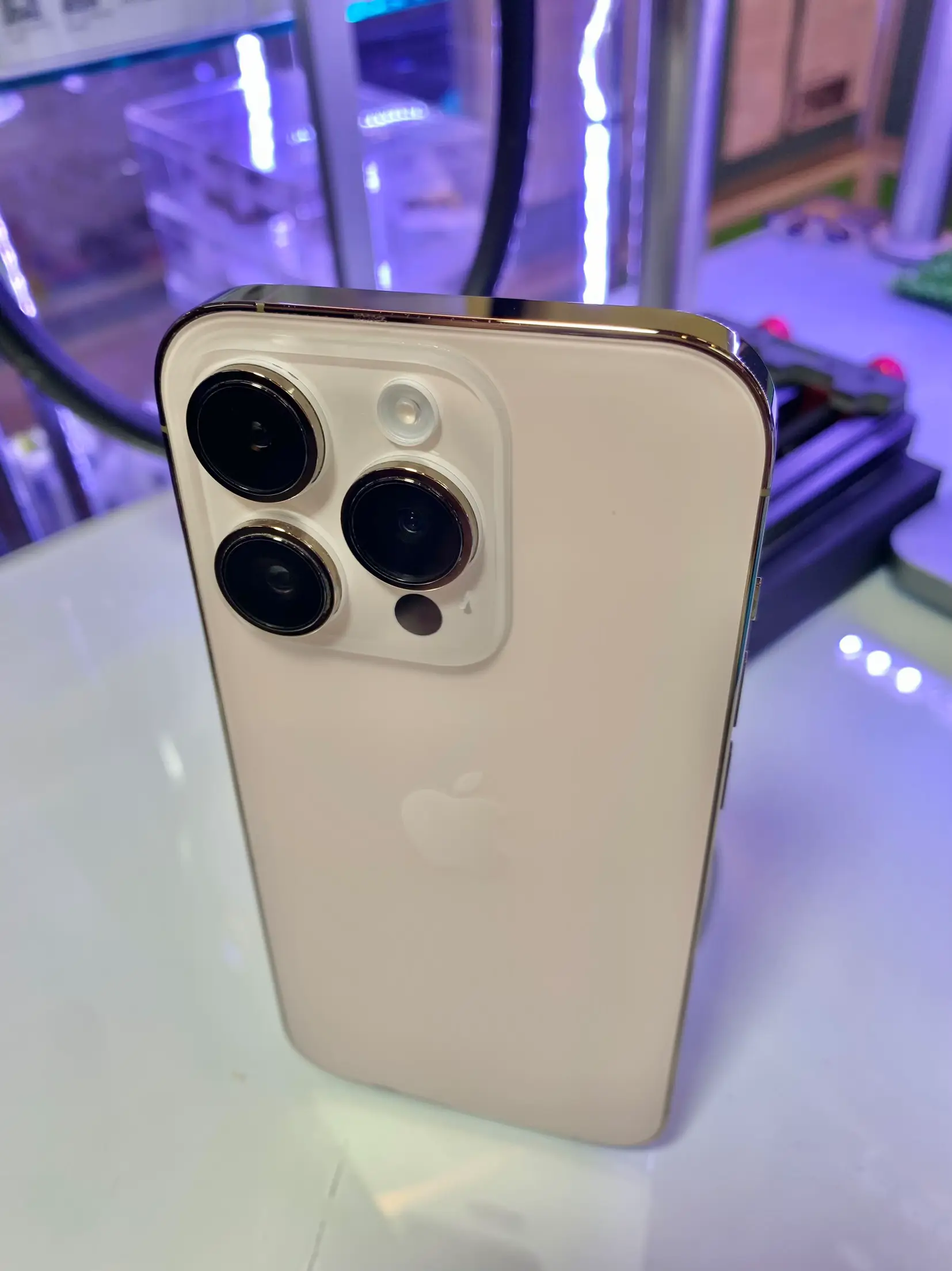 iPhone 14 Pro เปลี่ยนกระจกหลัง ⚠️ | แกลเลอรีที่โพสต์โดย ศูนย์ซ่อมมือถือ | Lemon8