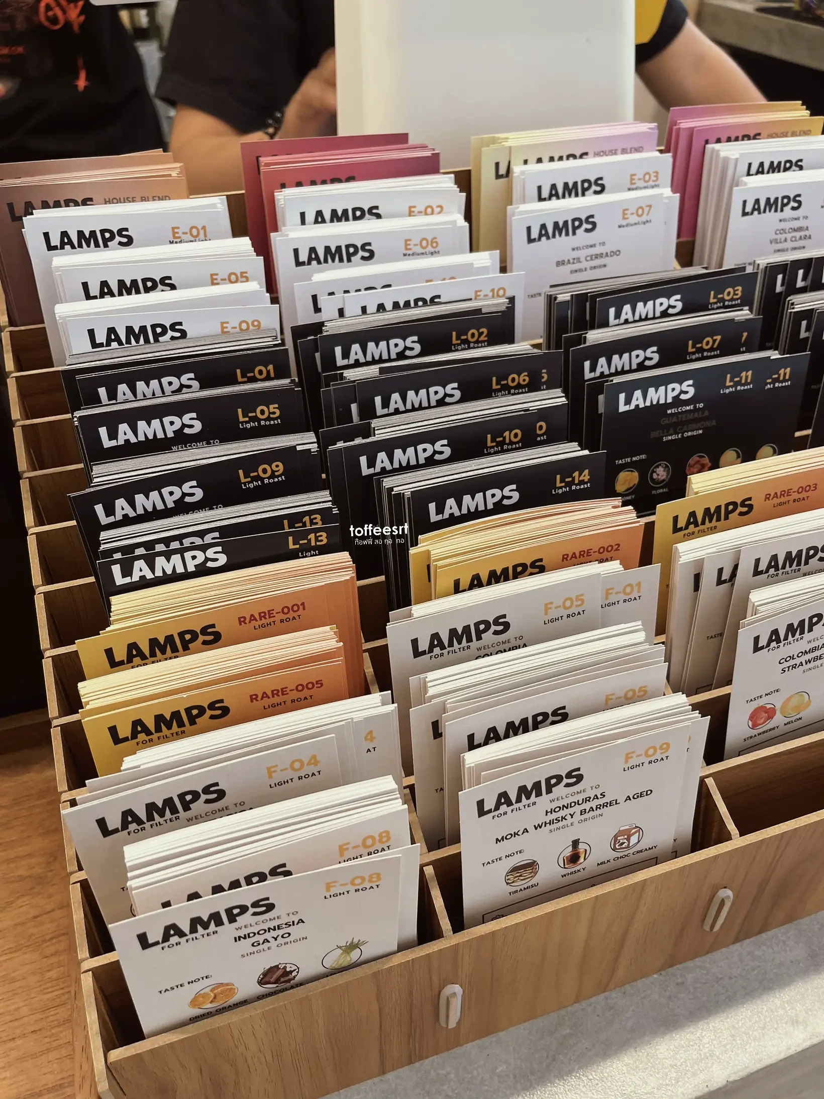 LAMPS Specialty Coffee คาเฟ่เปิดใหม่นครปฐม ใกล้องค์พระ | แกลเลอรีที่โพสต์โดย toffeesrt | Lemon8