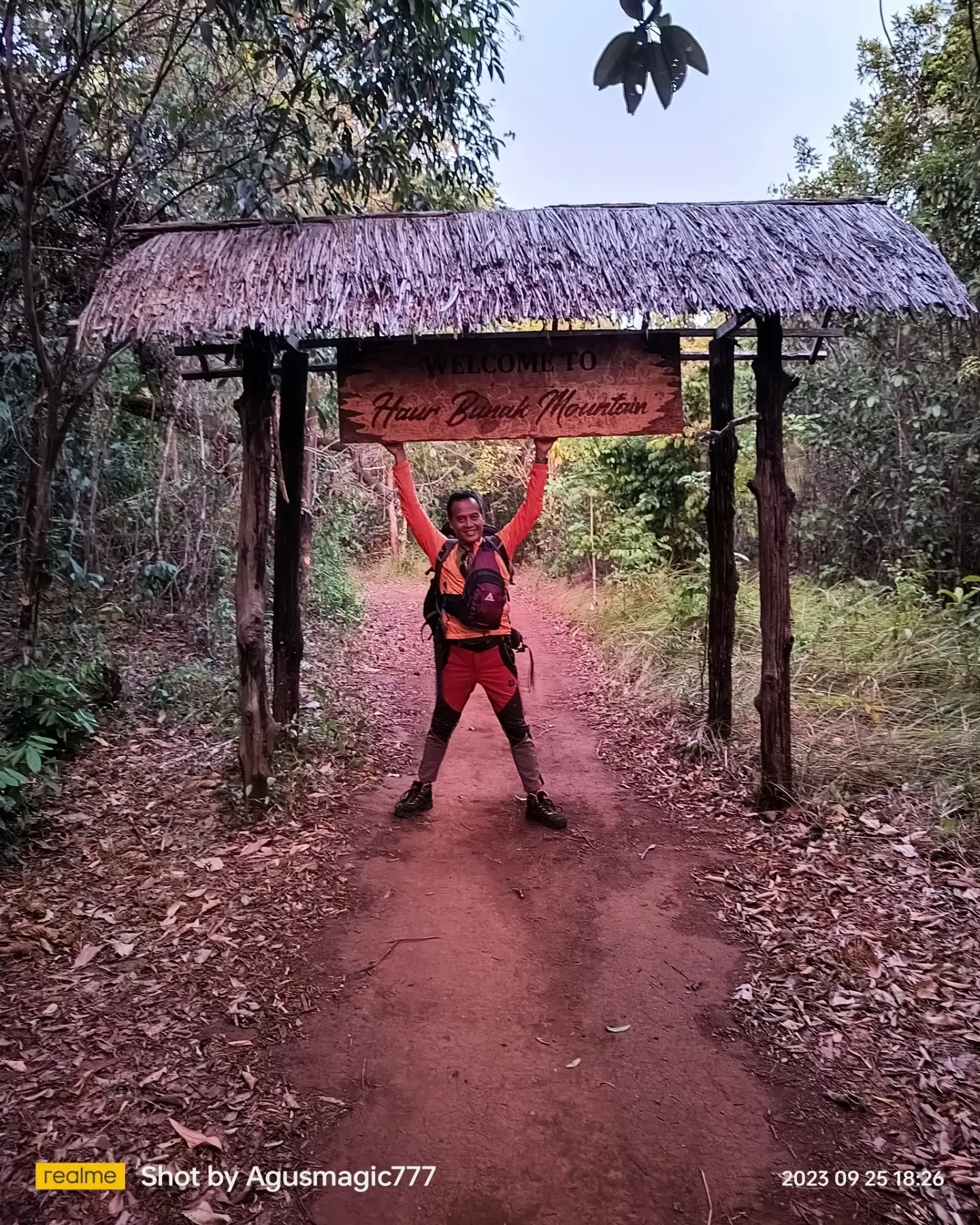 Gerbang Menuju Puncak Gunung Haur Bunak | Galeri diposting oleh ...