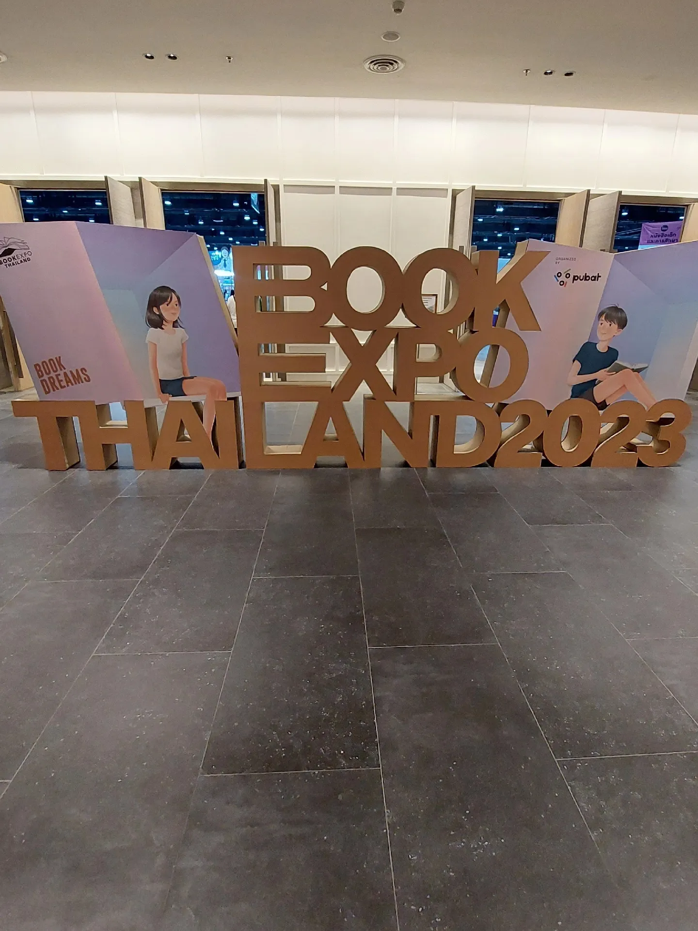 งานหนังสือฯ ครั้งที่ 28 - วันแรกได้อะไรบ้าง! | แกลเลอรีที่โพสต์โดย Flora Co. | Lemon8