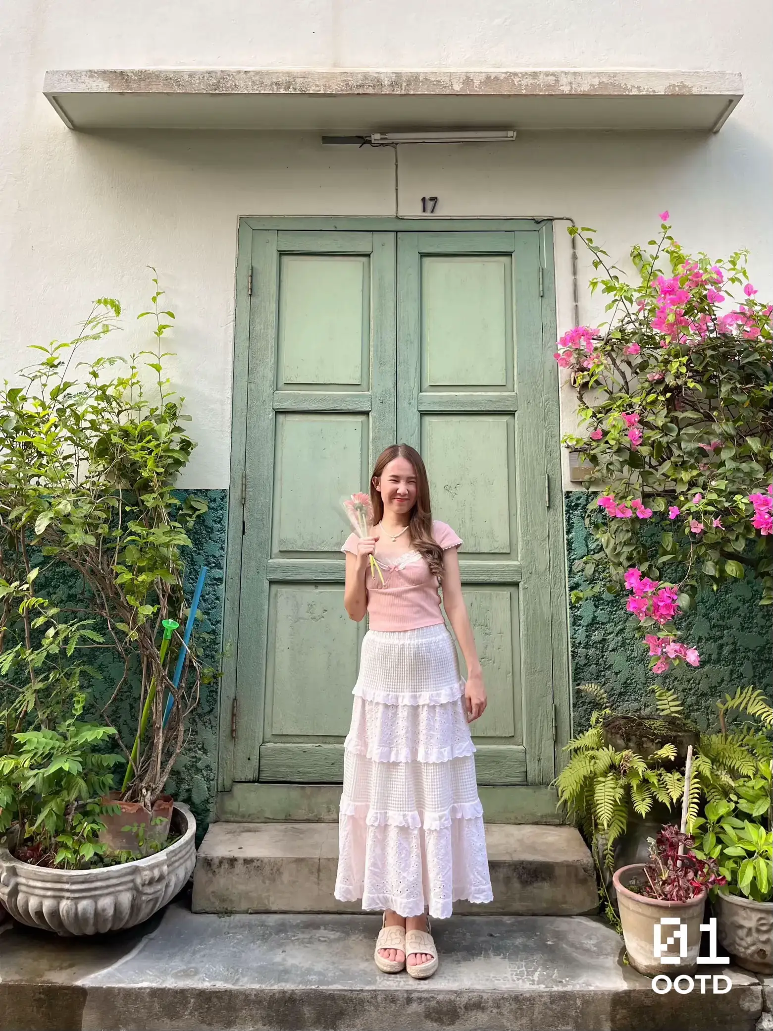 OOTD x กระโปรงยาวสีขาว 🥨 👗 | แกลเลอรีที่โพสต์โดย 𝐦𝐦 ♡︎ | Lemon8