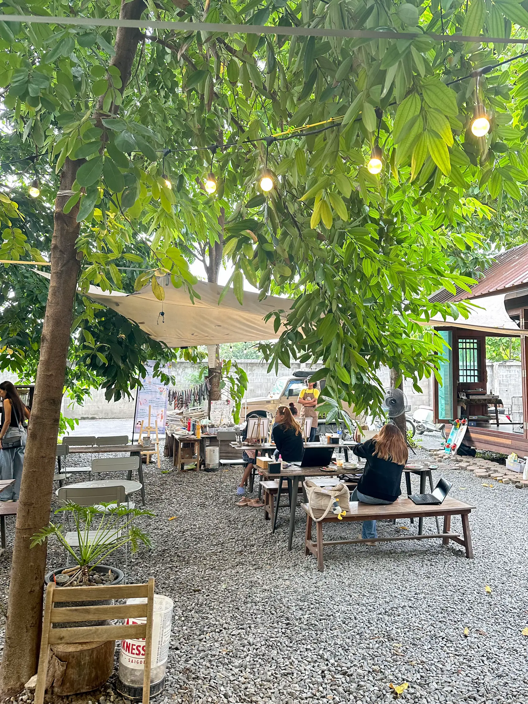 ชวนเพื่อนมา Wind & Wild Cafe ทำสร้อยคอลูกปัด วาดรูป 🎨 | แกลเลอรีที่ ...