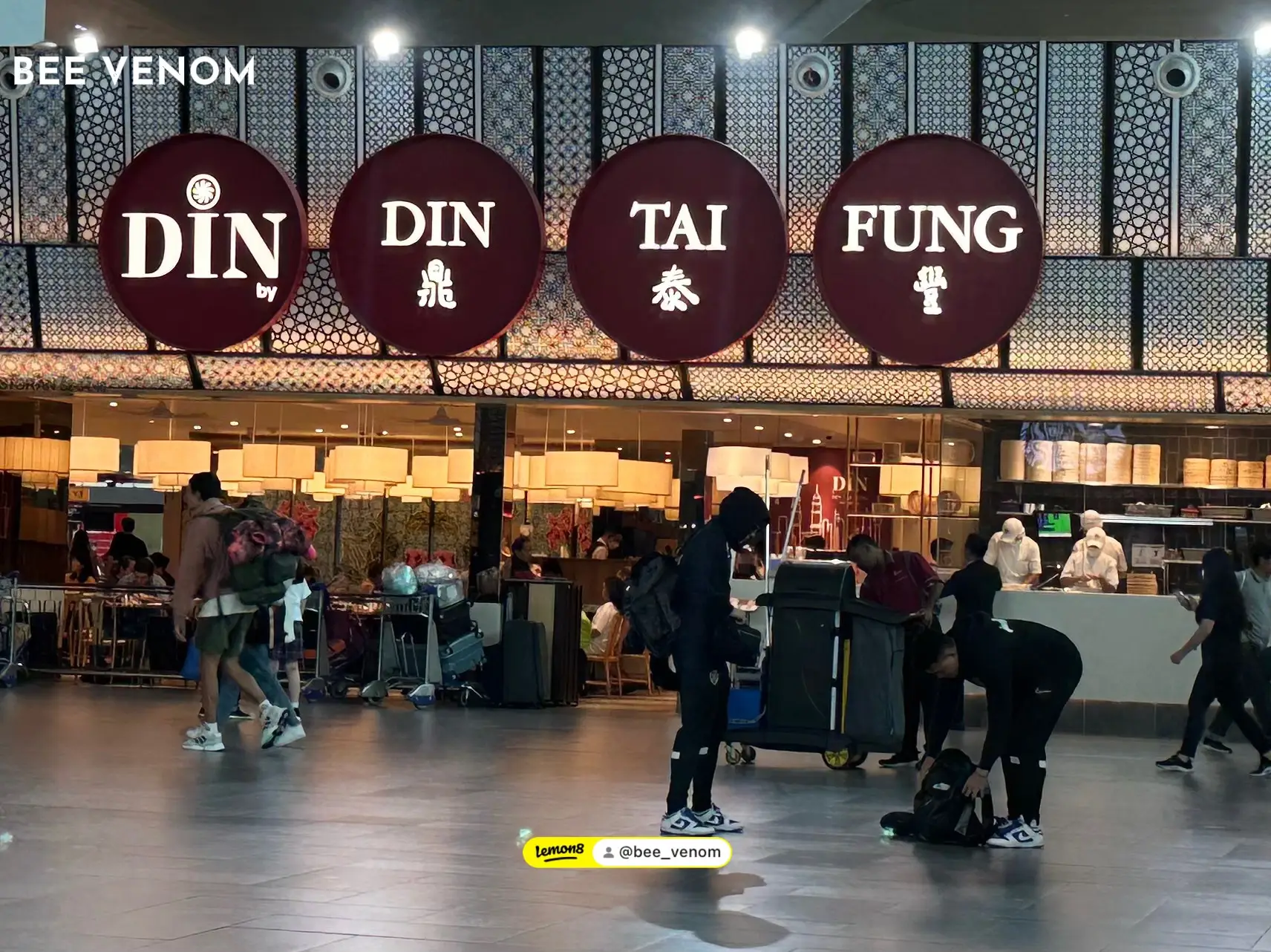 ร้านค้าต่างๆในสนามบินกัวลาลัมเปอร์ ประเทศมาเลเซีย PART 2 | แกลเลอรีที่โพสต์โดย BEE VENOM | Lemon8