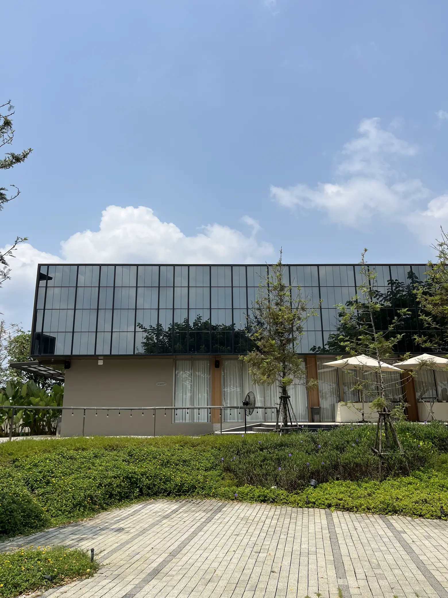 โรงแรมรักโลก!! ติดแม่น้ำท่าจีน นครปฐม!🌿 | แกลเลอรีที่โพสต์โดย ZAC | Lemon8