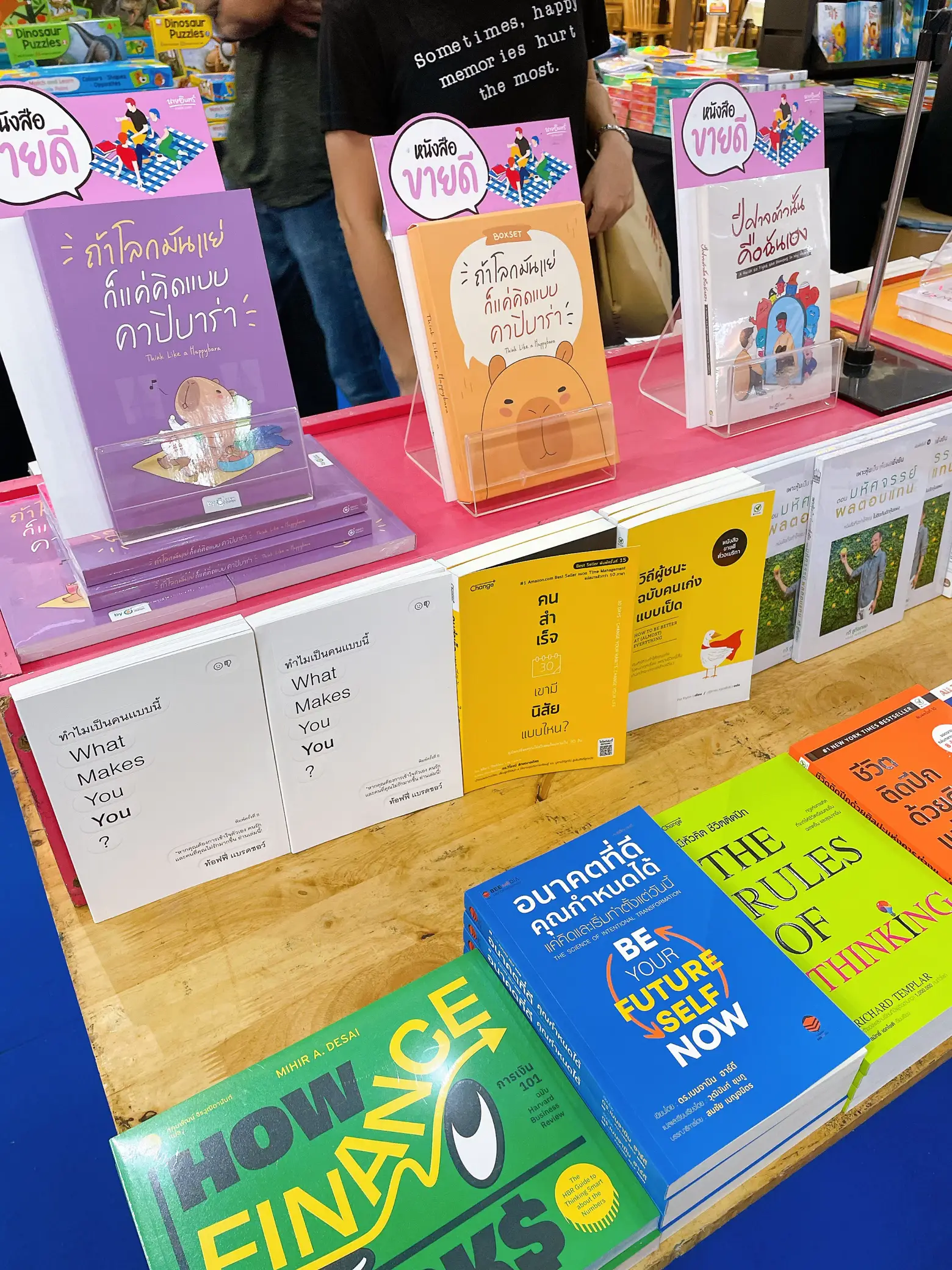 ใครเป็นบ้าง มุมหนังสือ ดูดเข้าไปทุกครั้ง 📚 | แกลเลอรีที่โพสต์โดย Bitoey Nuttaya | Lemon8