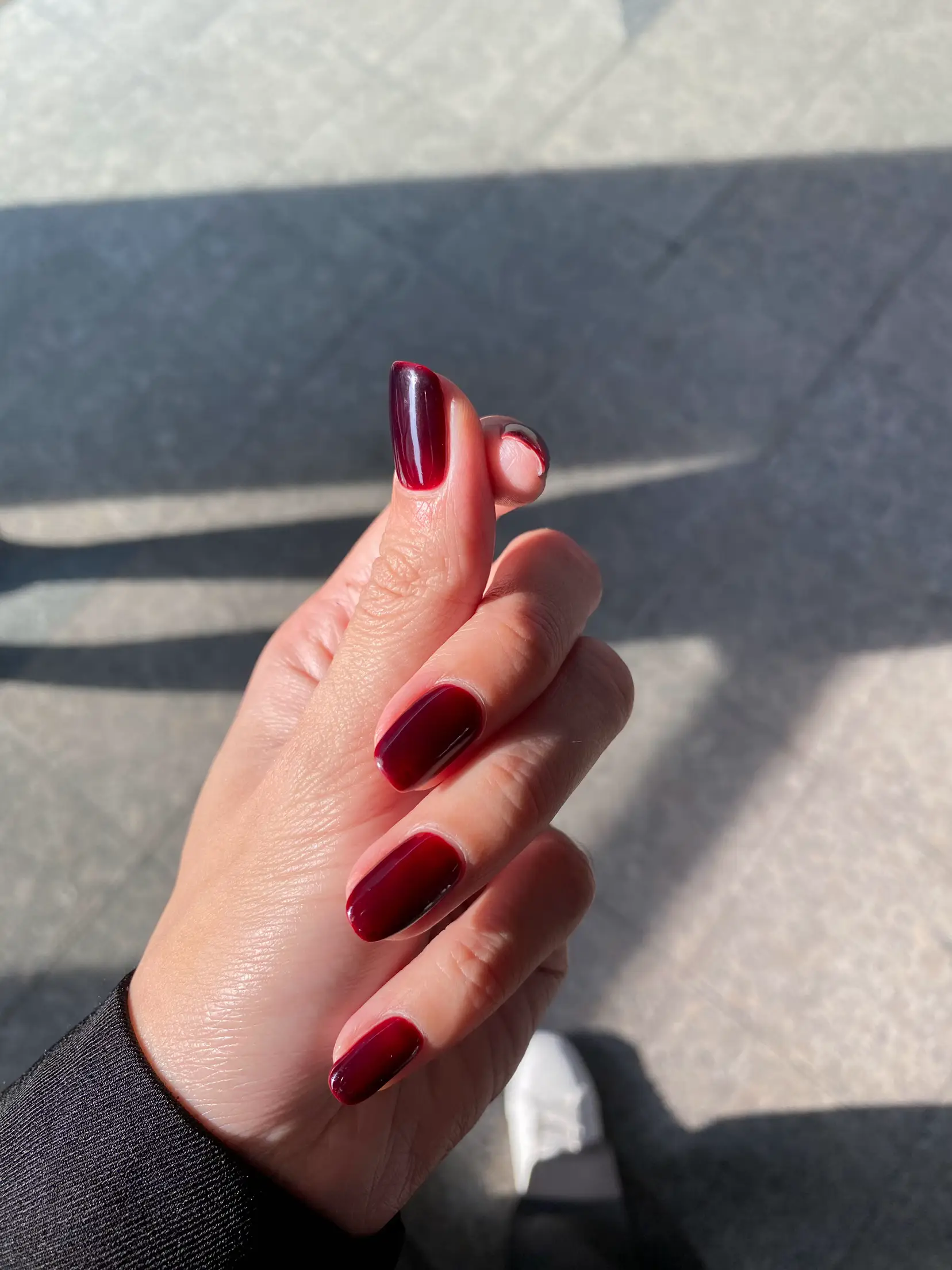 Red nail theory 💅🏼🍒 | แกลเลอรีที่โพสต์โดย Jenjira🐰 | Lemon8