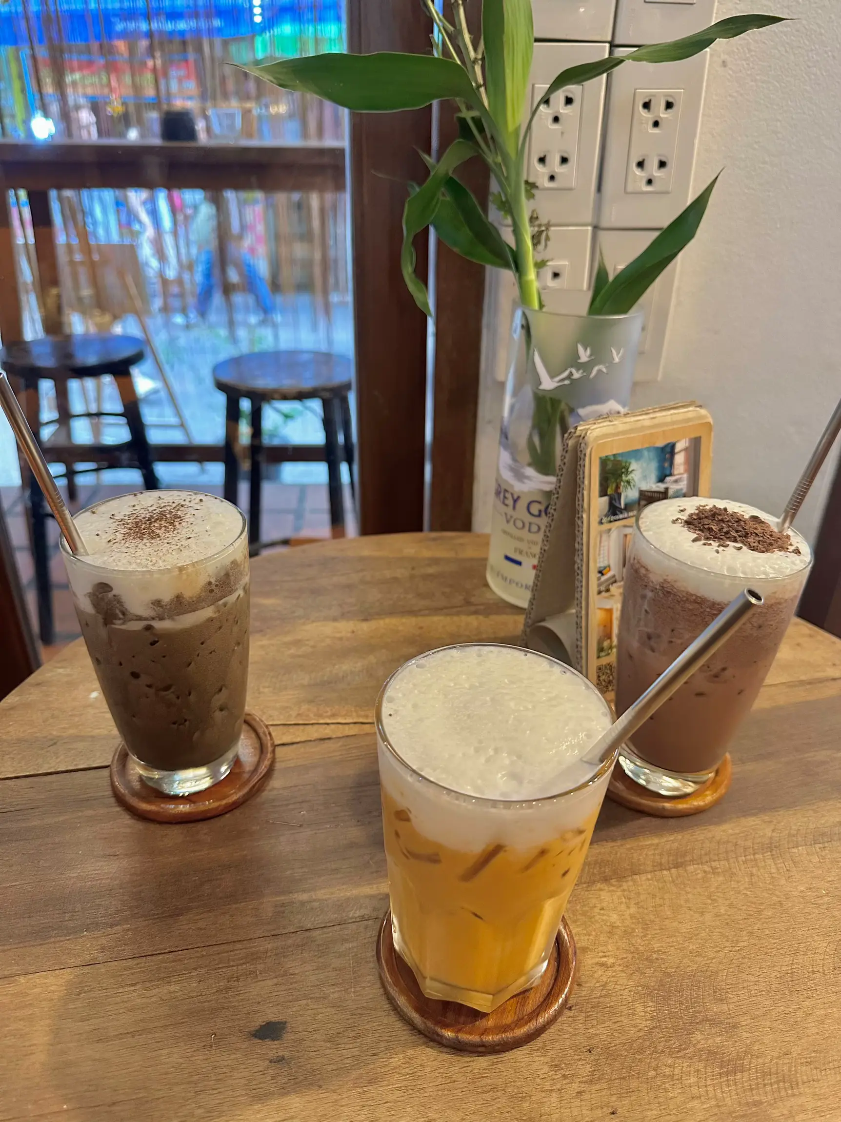 คาเฟ่น่ารัก กิมมิครักษ์โลก ‘Better Moon Cafe’ 📍อ่อนนุช | แกลเลอรีที่โพสต์โดย Hi_Yaya🌱 | Lemon8