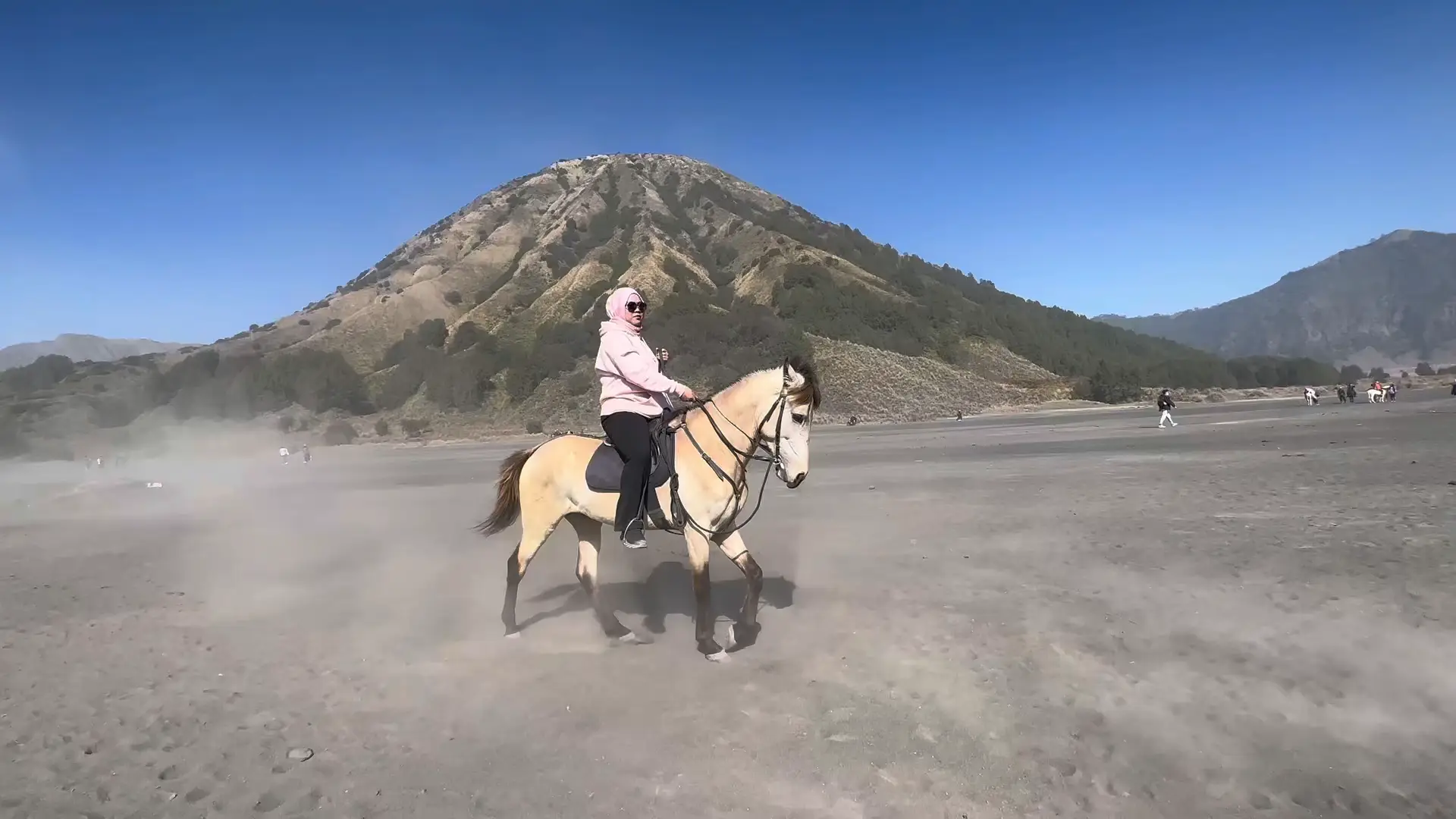 Collect MOMENTS not THINGS | Video diterbitkan oleh Aishah Chen | Lemon8