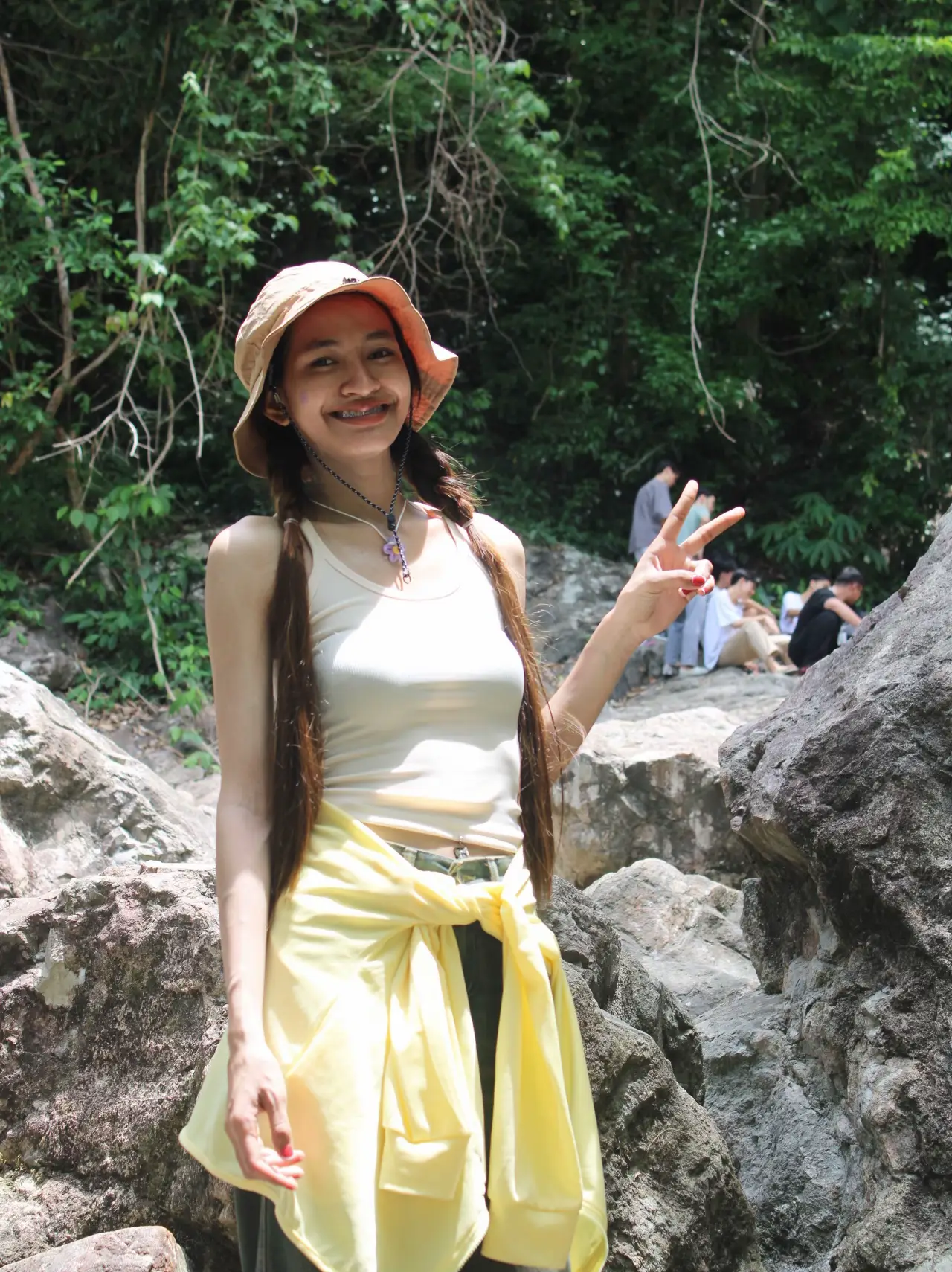 รีวิวเเต่งตัวเที่ยวน้ำตกสาริกา | แกลเลอรีที่โพสต์โดย PAARANEE | Lemon8