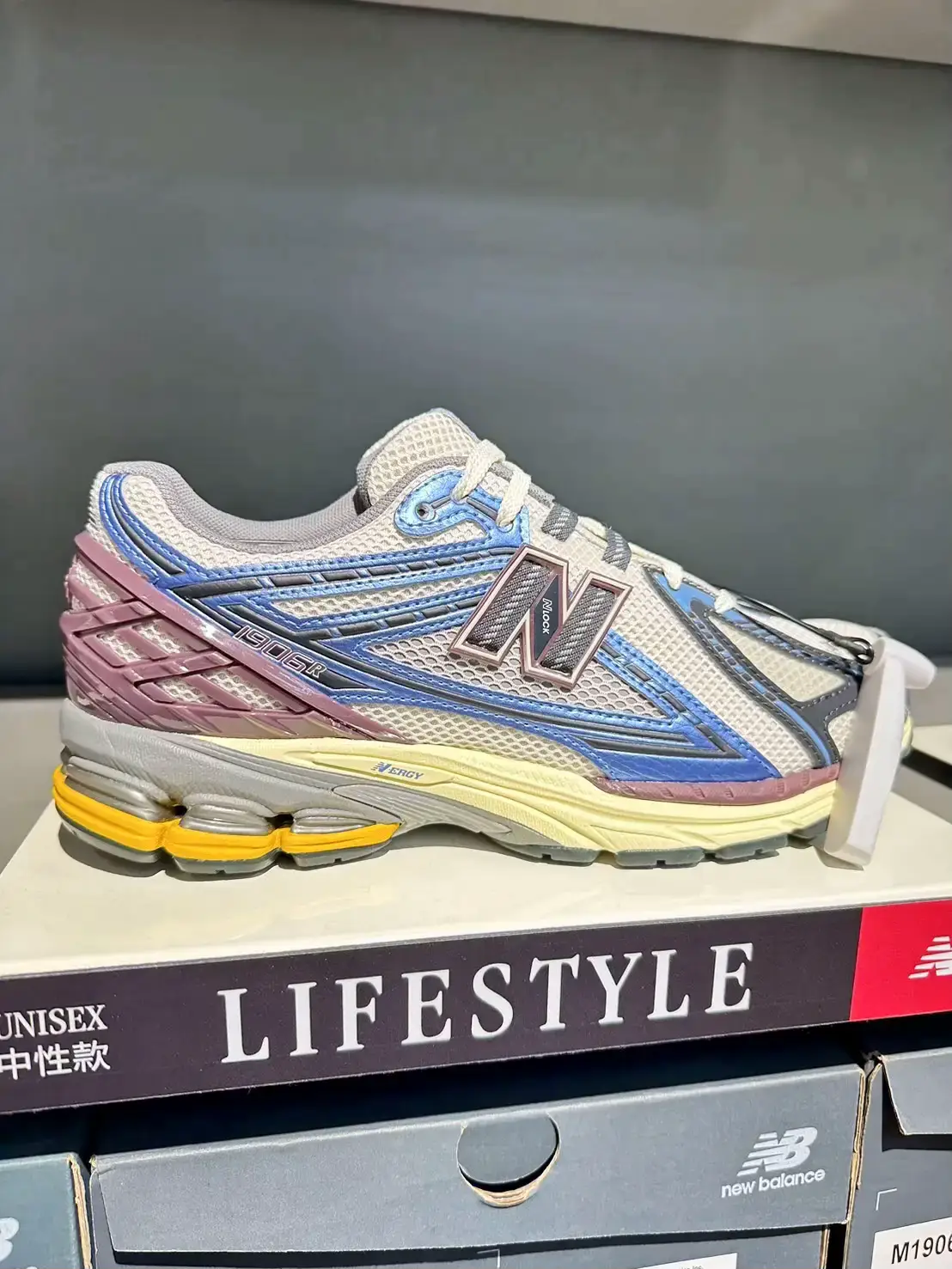 New balance 1906R ไต้หวัน ถูกมาก!! | แกลเลอรีที่โพสต์โดย vyws. | Lemon8
