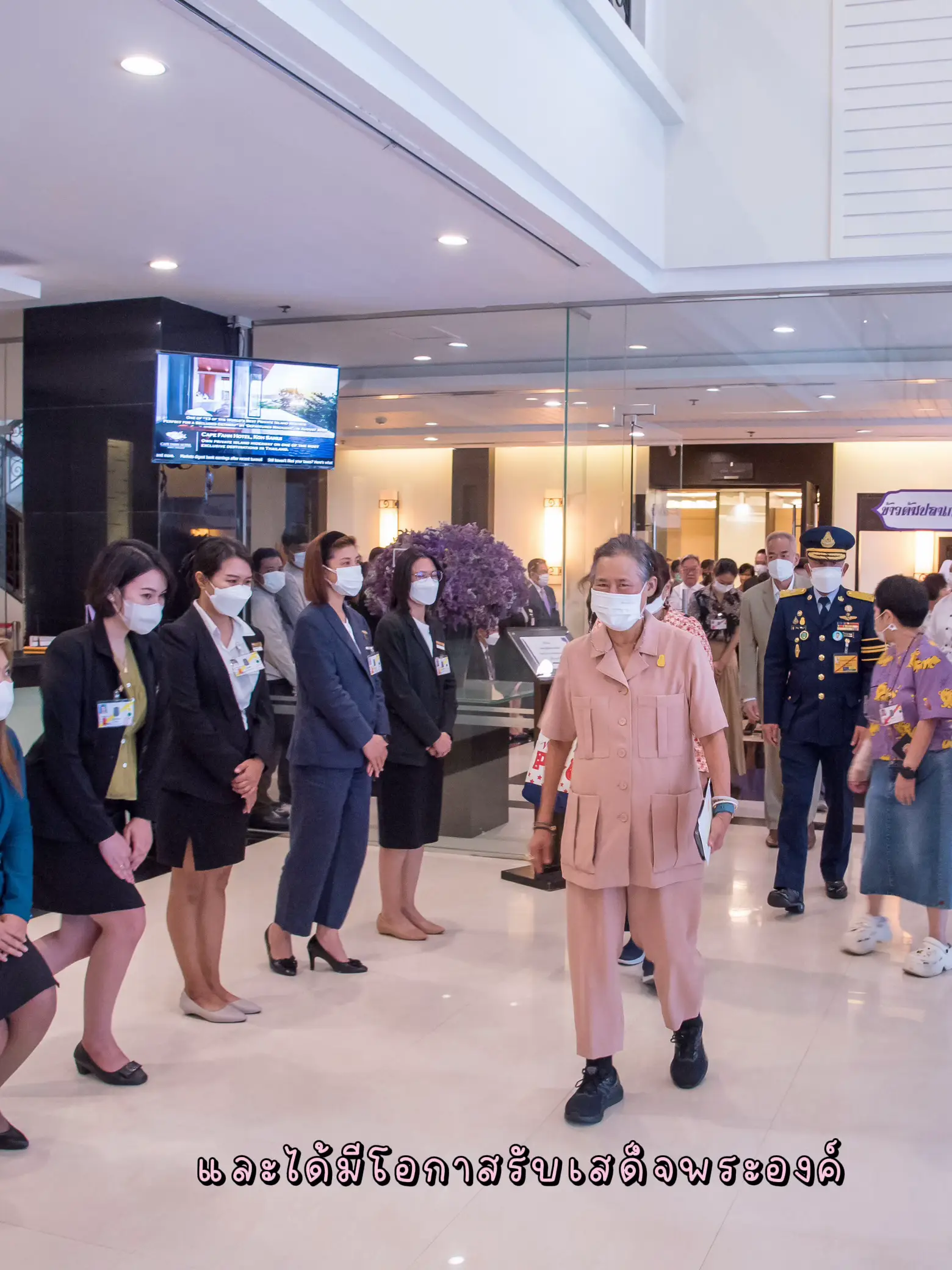 รีวิวชีวิตใน4รูป ฉบับสาวโรงแรม | แกลเลอรีที่โพสต์โดย Ma riam | Lemon8