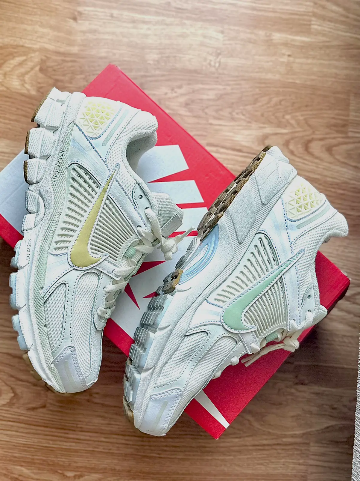 รีวิว Sneakers รุ่น NIKE ZOOM VOMERO 5 ใช้ครบ 1 ปี | แกลเลอรีที่โพสต์ ...