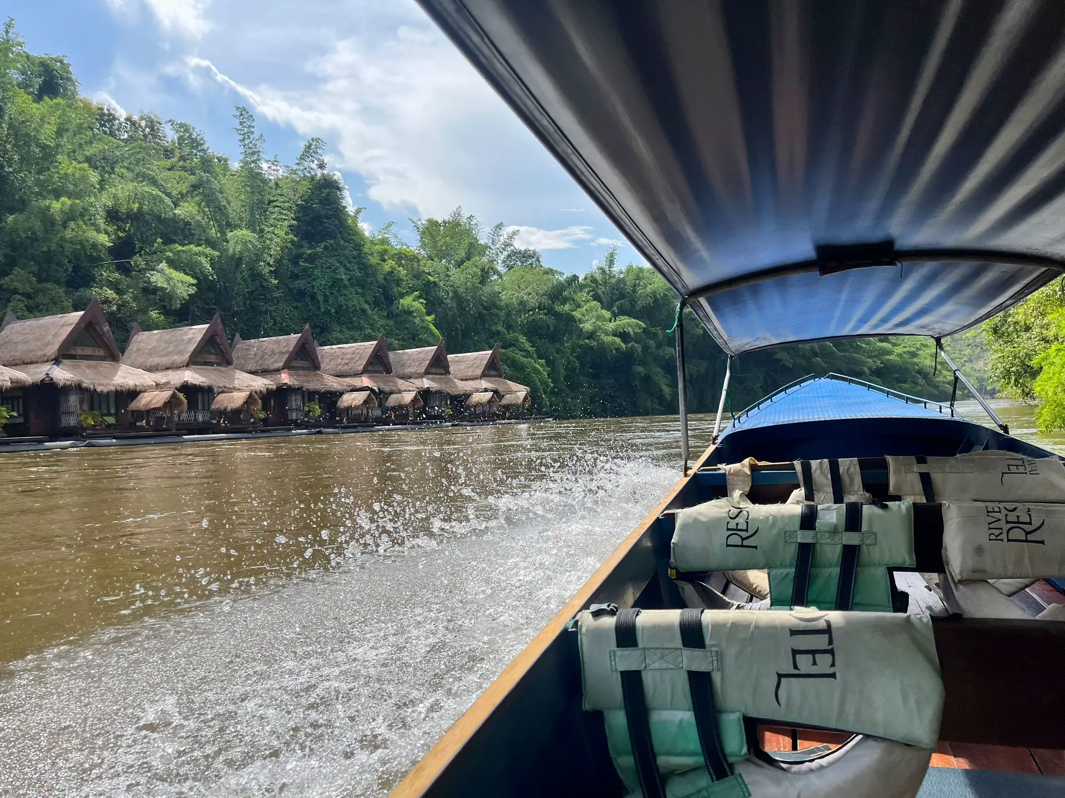 Rever Kwai Resotel-กาญจนบุรี | แกลเลอรีที่โพสต์โดย Ruethaithip K🫧 | Lemon8