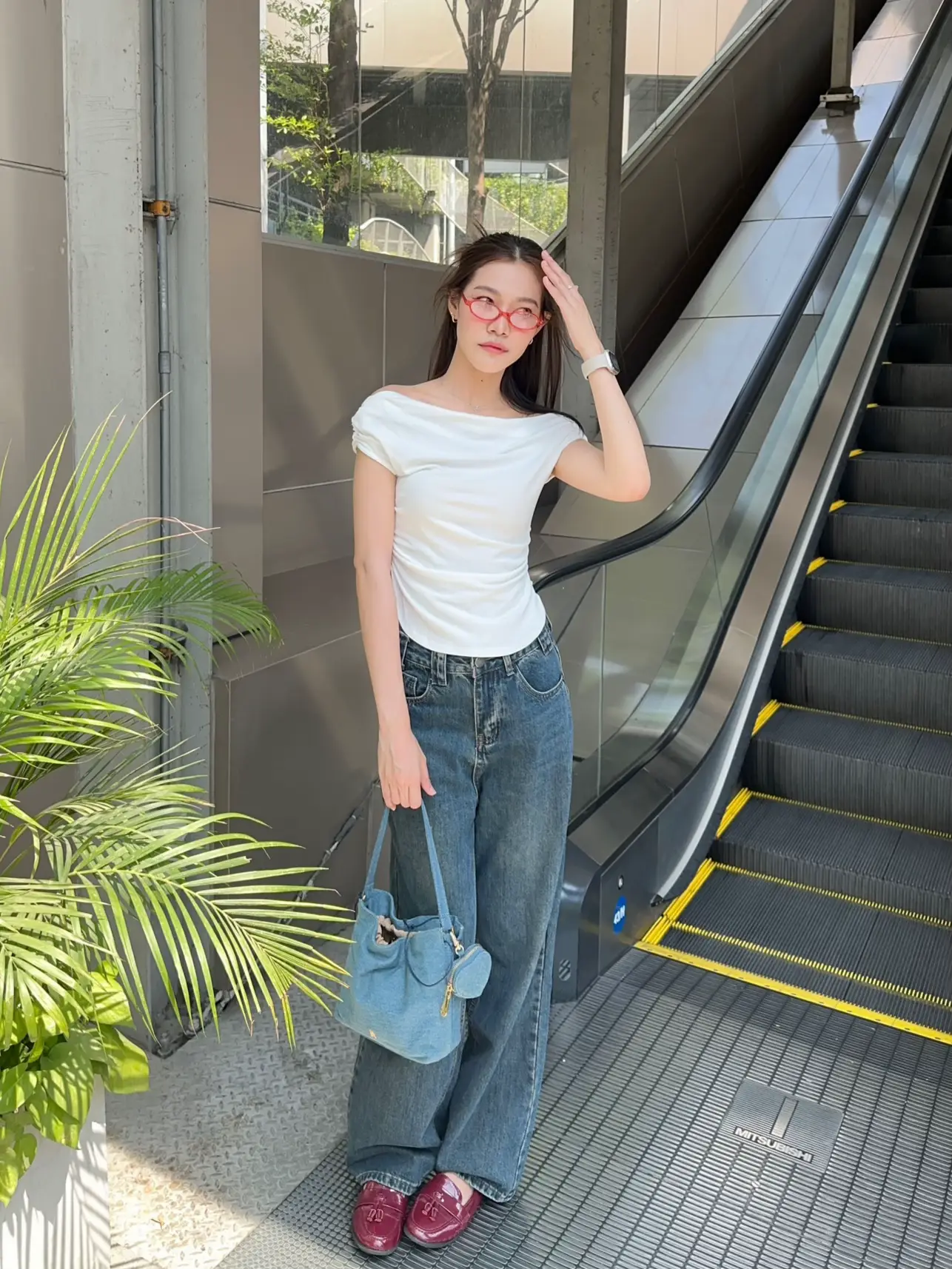 OOTD | White and Jeans 🍒🫐 | แกลเลอรีที่โพสต์โดย 𝚗𝚘𝚎𝚢𝚜𝚊𝚛𝚒𝚗 ‧₊˚🎀 | Lemon8