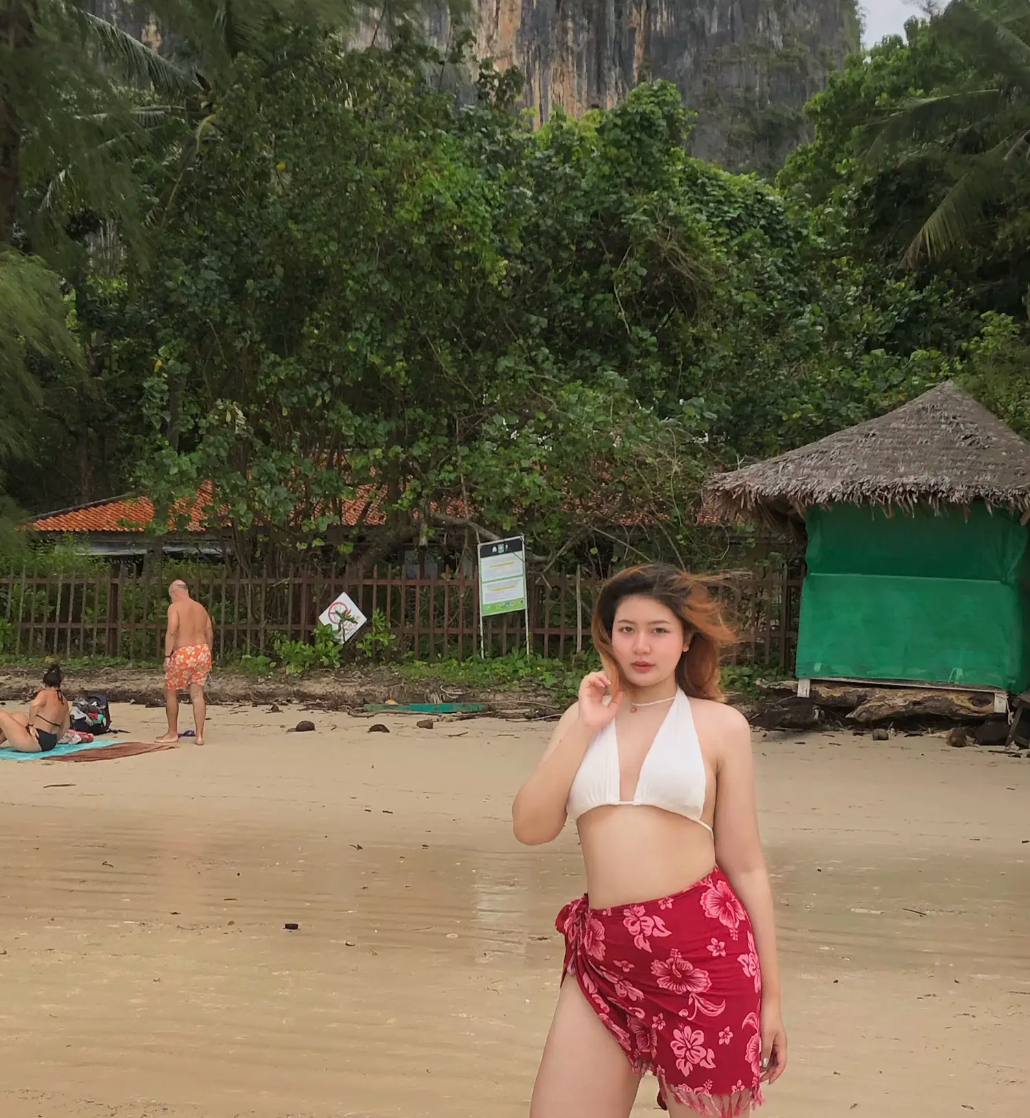 Idea ท่าโพสไปทะสไตล์ island girl 🌴🌺🌊 | แกลเลอรีที่โพสต์โดย ginnie de vann | Lemon8