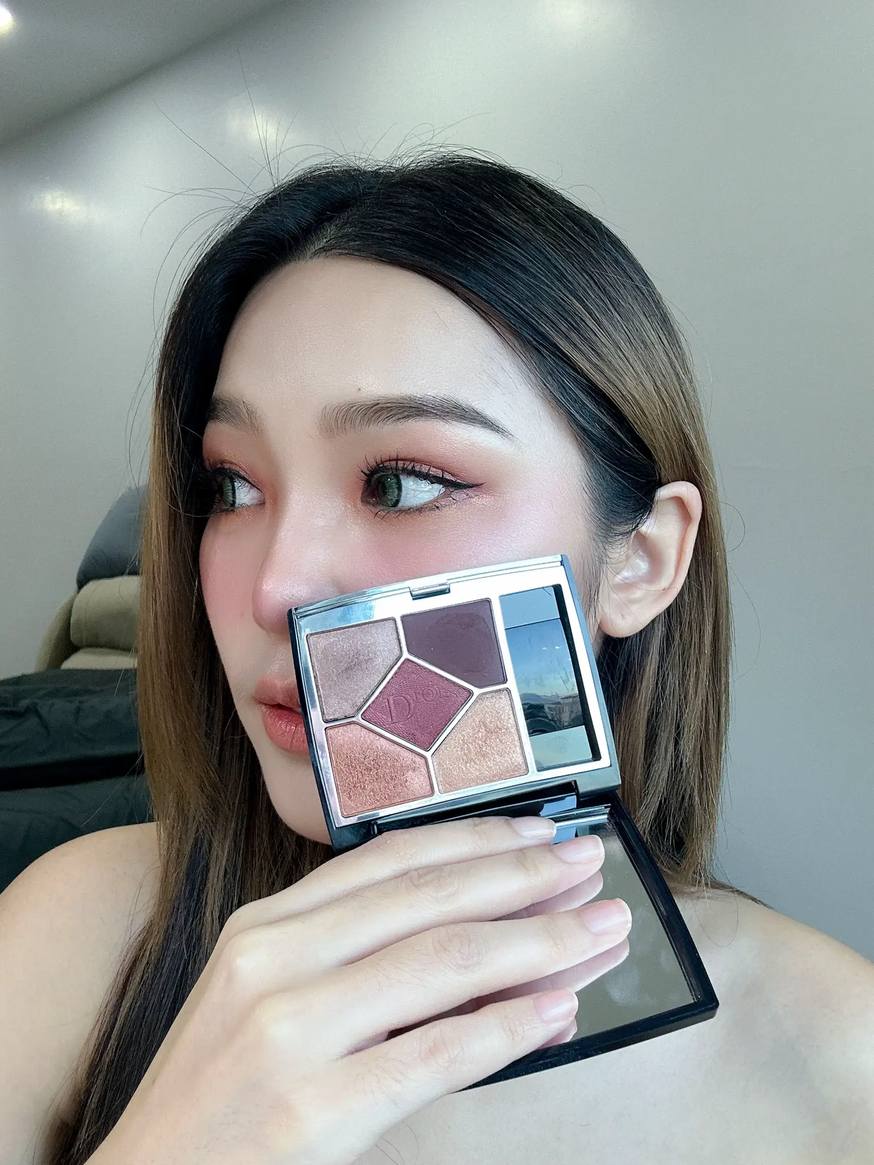 พาเลทตา 5ช่อง ของคุณหนูDior | แกลเลอรีที่โพสต์โดย Kwangkoko | Lemon8