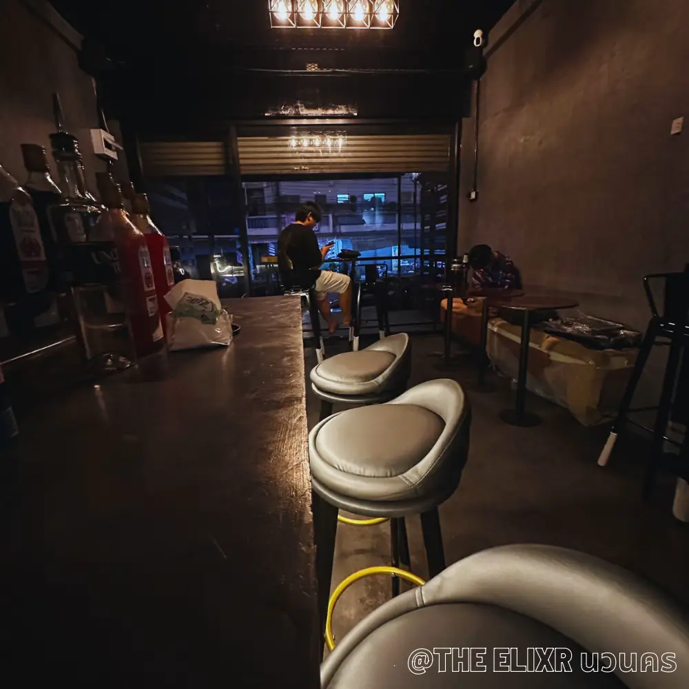 รู้ยัง นวนครมีบาร์ลับ rooftop!! | แกลเลอรีที่โพสต์โดย The elixirนวนคร | Lemon8