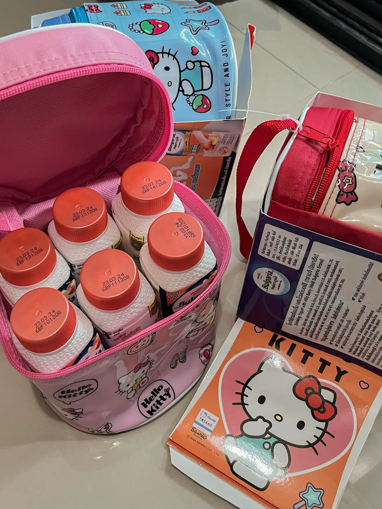 MEIJI X Hello Kitty | แถมกระเป๋า🎀 | แกลเลอรีที่โพสต์โดย PIAA | Lemon8