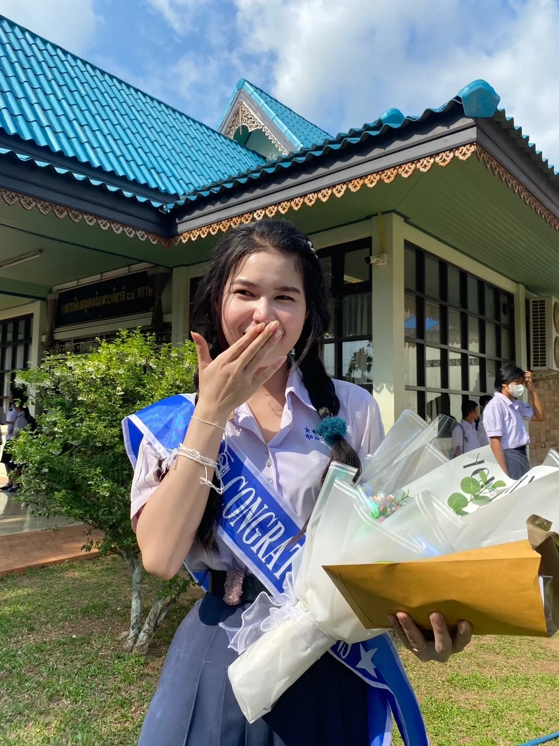 HOW TO |ถ่ายรูปปัจฉิมปังๆ สวยๆ เหมือนไอดอล| 💗 | แกลเลอรีที่โพสต์โดย KI.MO💕 | Lemon8