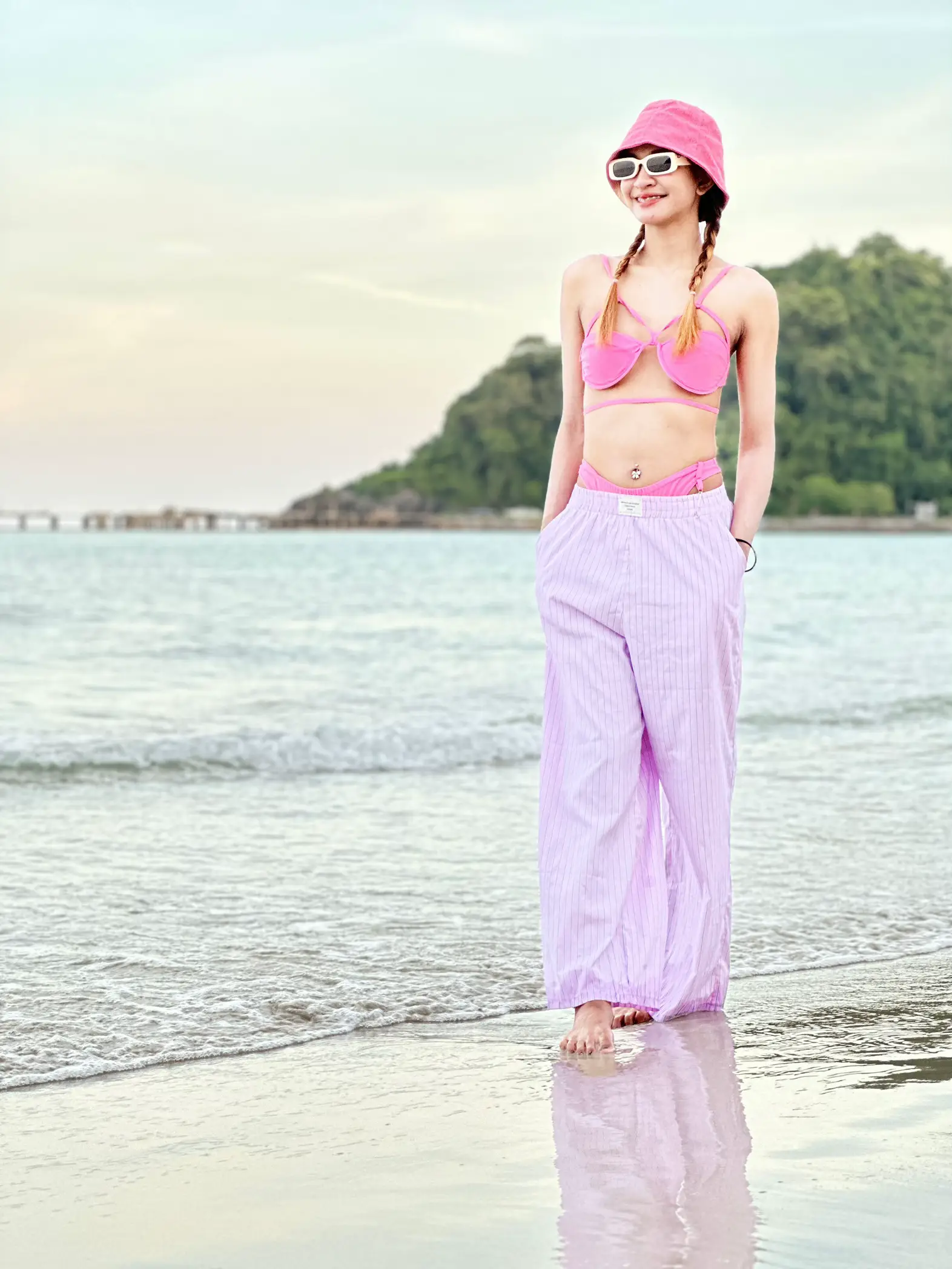 しかし、海にピンクのトーンと混乱🌊 | PAARANEEが投稿したフォトブック | Lemon8