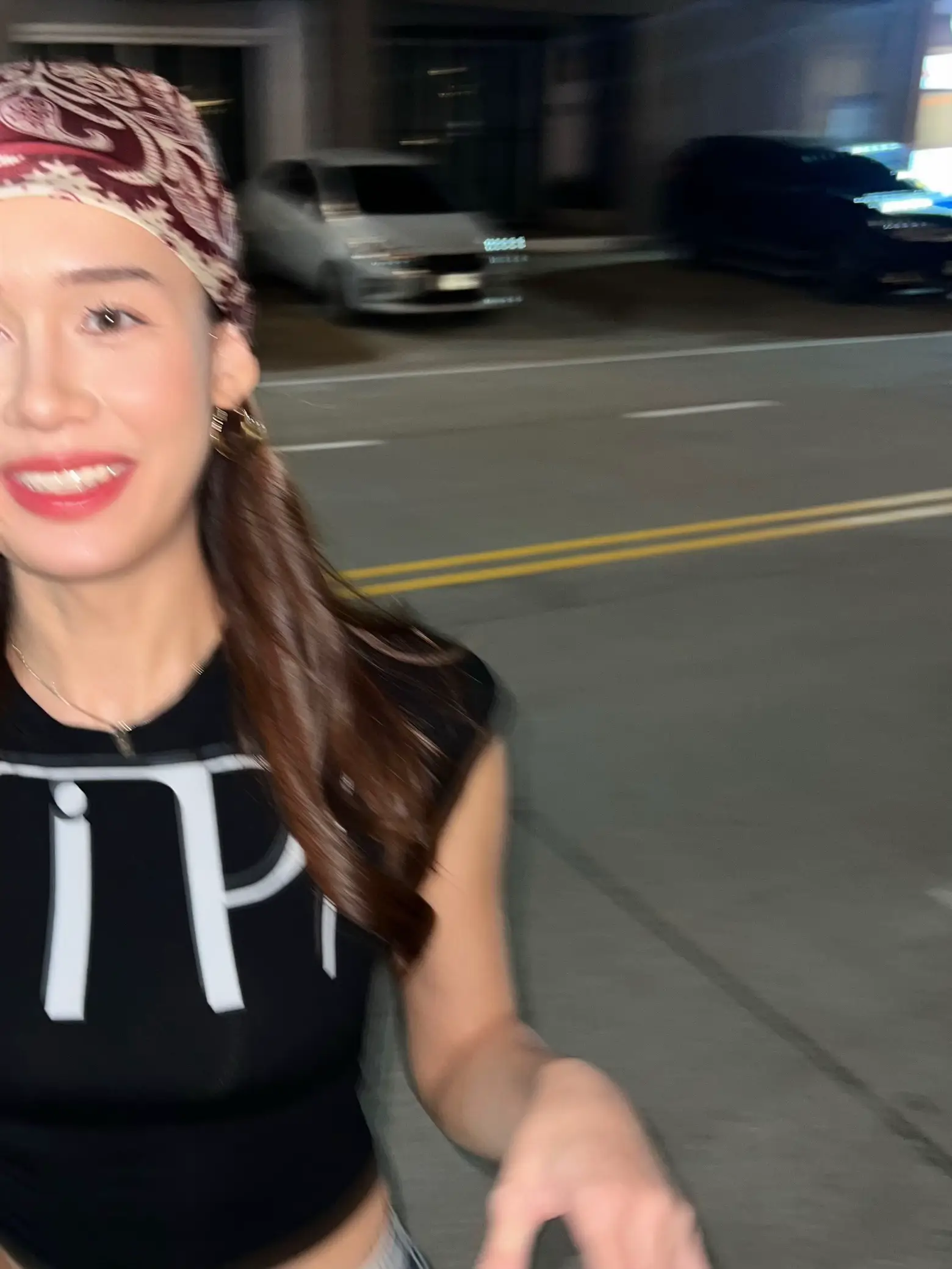 OOTD ️ 👀แต่งตัวด้วยผ้าพันคอเก๋ๆ ปังมาก!! | แกลเลอรีที่โพสต์โดย ยาน่ามารีวิว | Lemon8