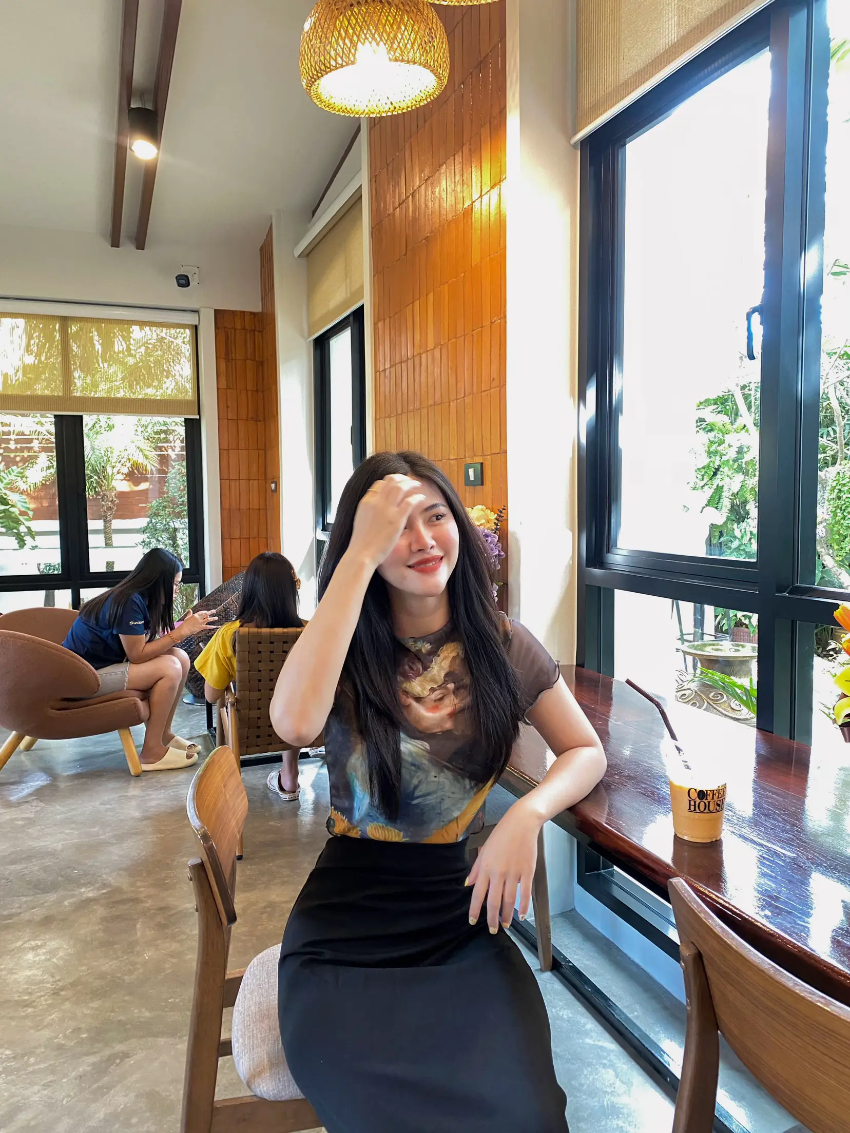 ไอเดียแต่งตัวไปคาเฟ่😍😍 | แกลเลอรีที่โพสต์โดย Natty_1999 | Lemon8