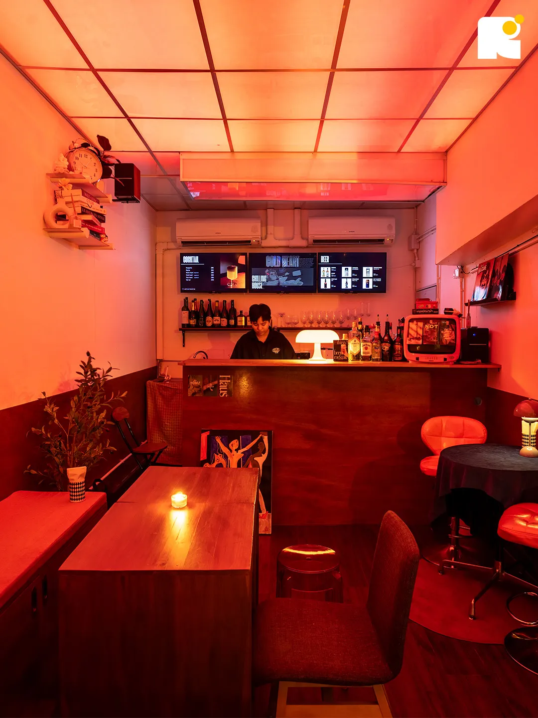 บาร์ลับย่านบางรัก ไวบ์แบบ Mid-cetury และ City Pop | แกลเลอรีที่โพสต์โดย ...