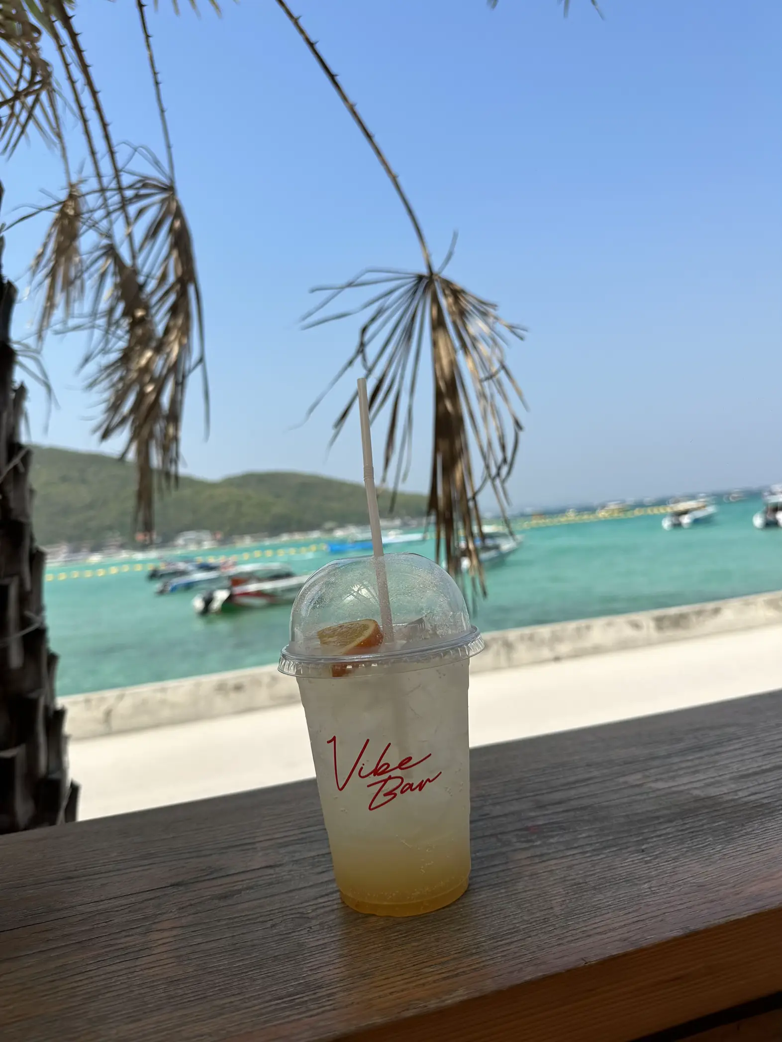 Vibe bar คาเฟ่ลับตรงหาดตาแหวน | แกลเลอรีที่โพสต์โดย Pukpickkk | Lemon8