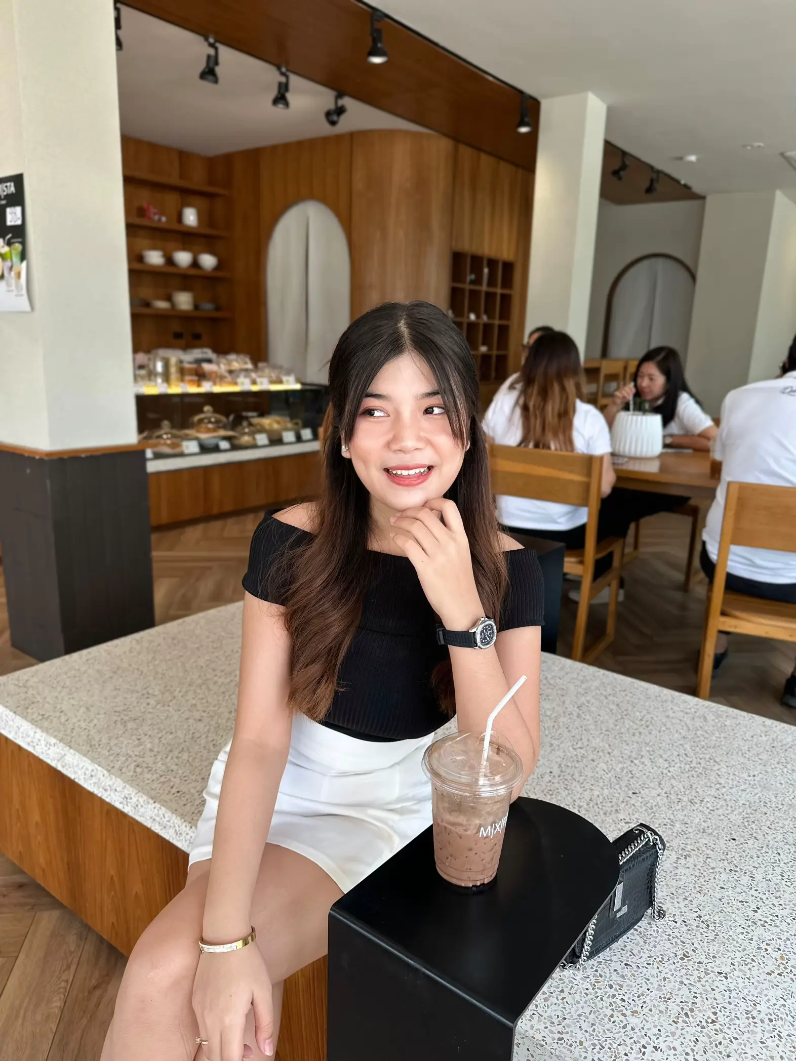 ไอเดียแต่งตัว ทำผม ไปคาเฟ่ลุคคุณหนู 💅 | แกลเลอรีที่โพสต์โดย Inum | Lemon8