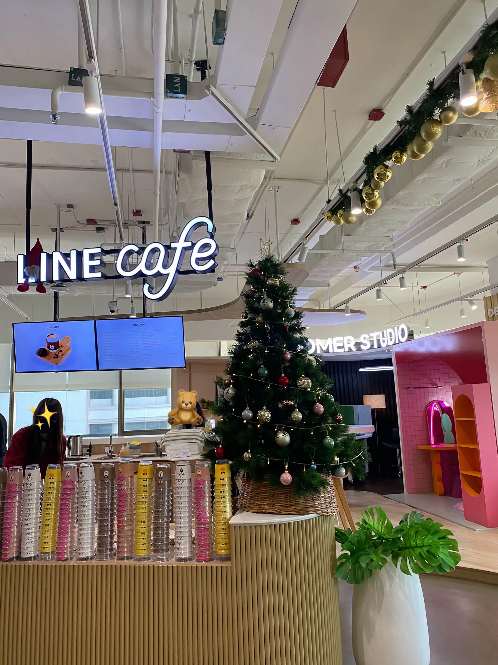 พาส่อง LINE Cafe กระทบไหล่พี่หมีบราวน์ แอนด์ เฟรนด์ 🧸💖 | แกลเลอรีที่ ...