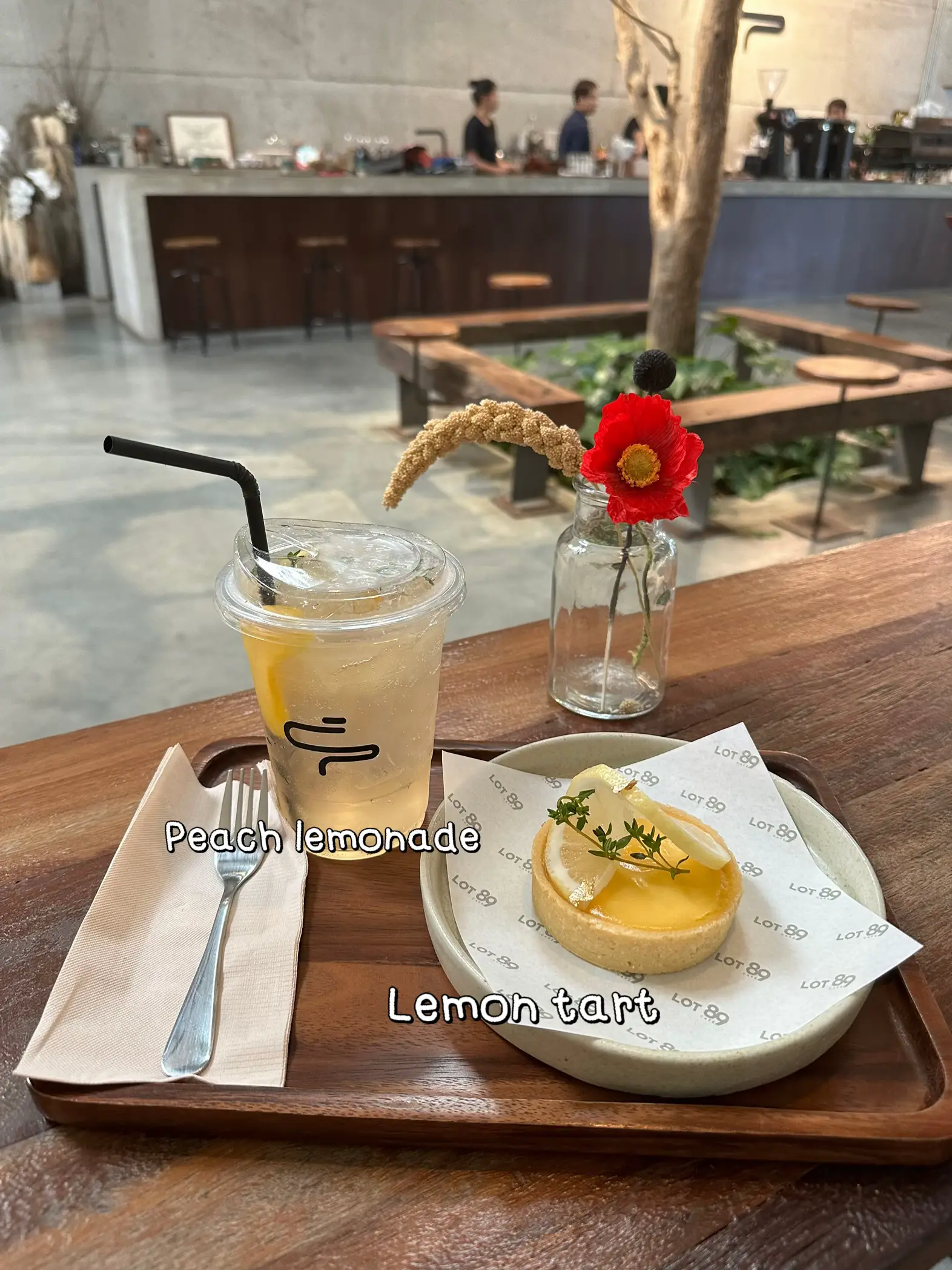 𝗟𝗢𝗧𝟴𝟵 𝗰𝗮𝗳𝗲 : ค่าเฟ่สุดเท่สุดสวยแห่งปลวกแดง, ระยอง 🌻🪵🌿 | แกลเลอรีที่โพสต์โดย Fenafern | Lemon8