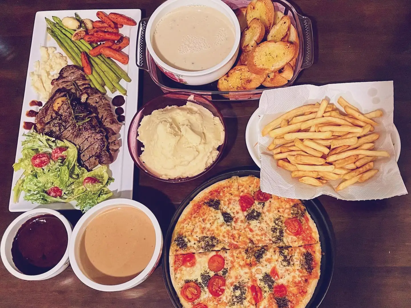 Family dinner on holiday ️ | Galeri disiarkan oleh UmairahShaupi | Lemon8