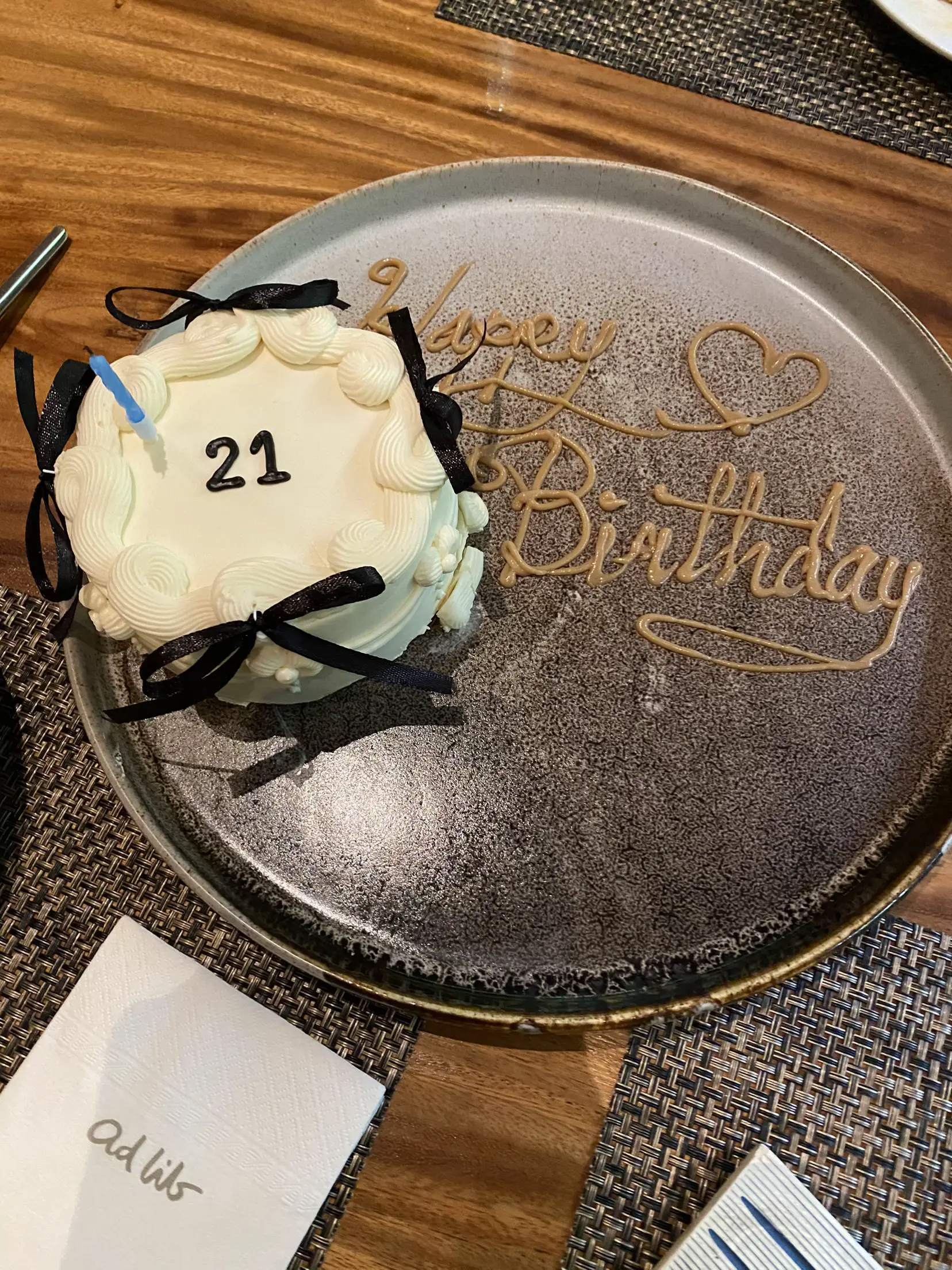 Ad lib Restaurant at BKK🤎 | แกลเลอรีที่โพสต์โดย Bunnyamy🐰 | Lemon8