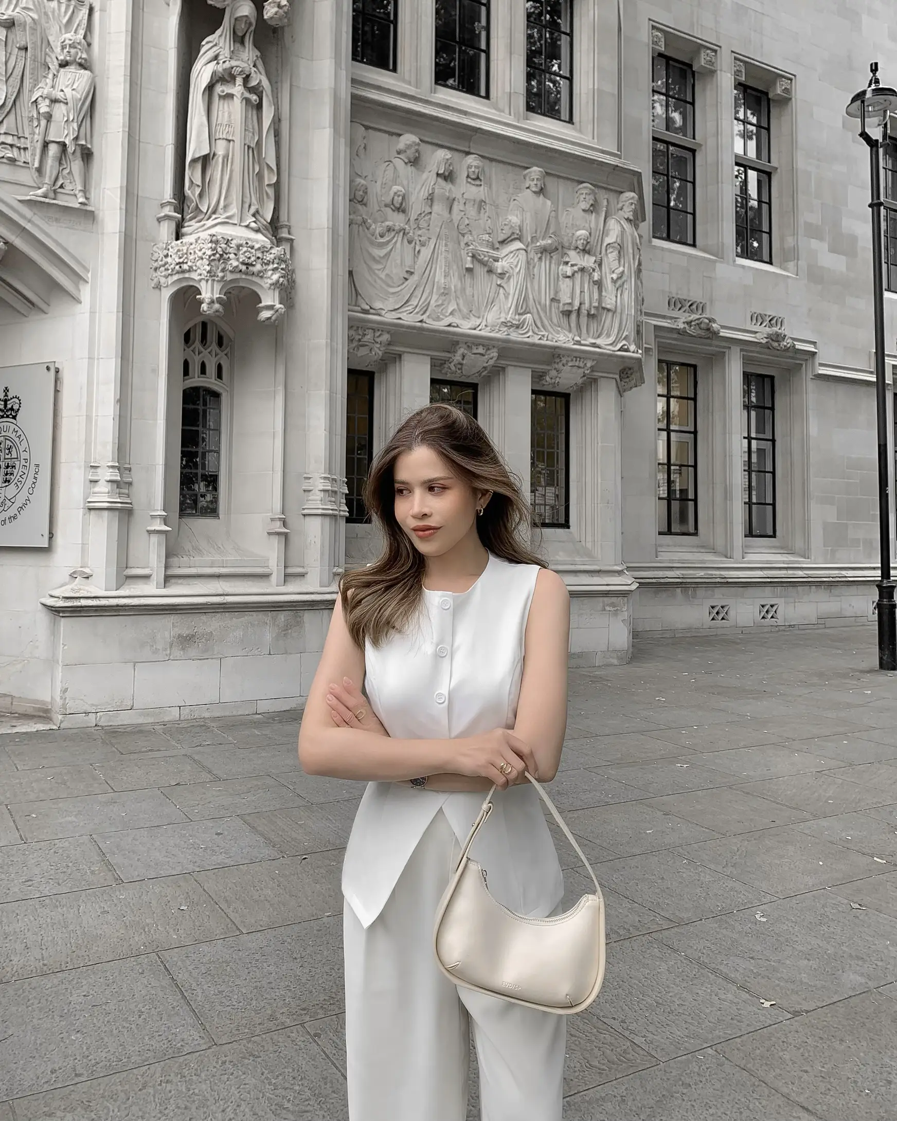 Grayscale Outfit | แต่งตัวโทน ขาว-เทา-ดำ 🩶 | แกลเลอรีที่โพสต์โดย Tisha ...