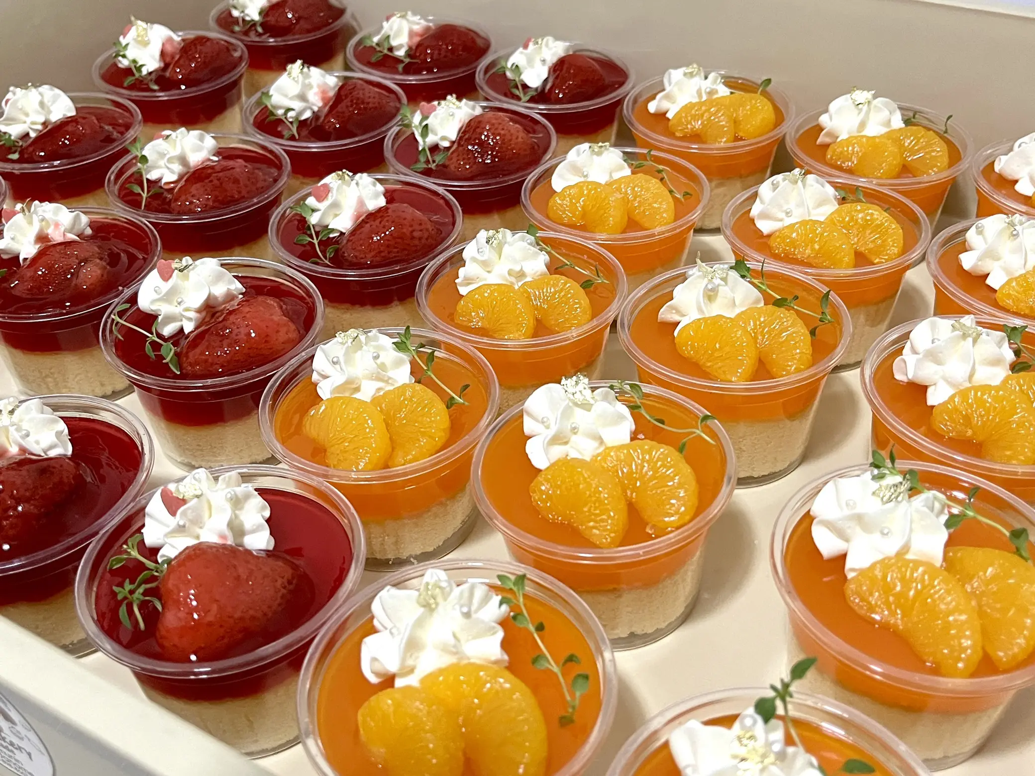 คัพเค้กน่ารักๆพร้อมเสิร์ฟค่าาา🍓🍊🍫🤍 | แกลเลอรีที่โพสต์โดย Munin Janame | Lemon8