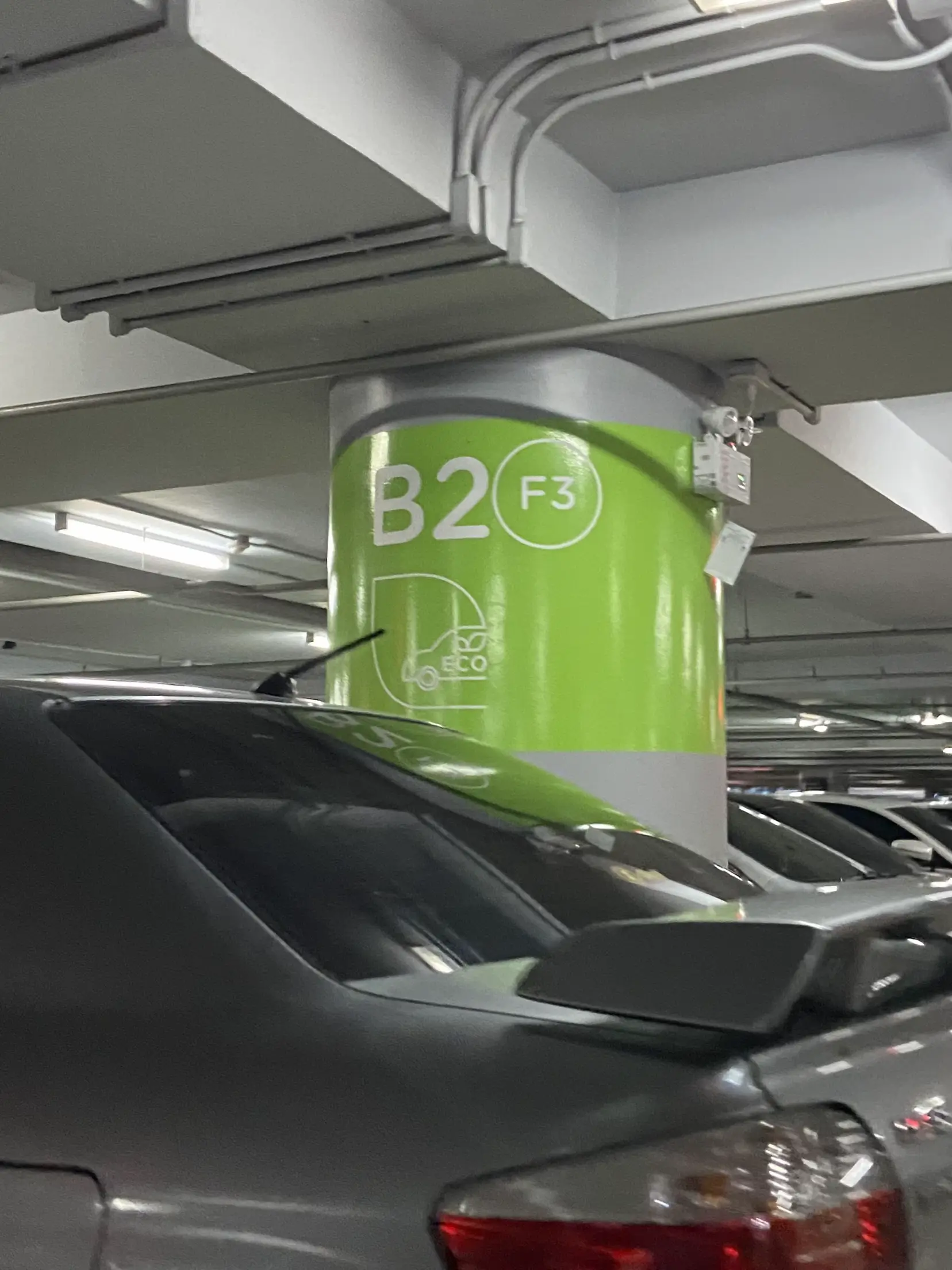 รถไฟฟ้า 3 แบรนด์ ที่จอดในช็อป #Huawei #djau #ev | วิดีโอที่เผยแพร่โดย DJ AU EV | Lemon8