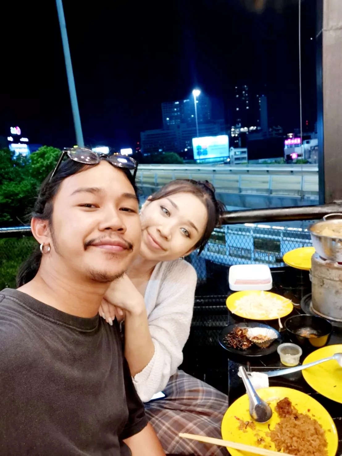 วันครบรอบ 1 ปี@ปิ้งเนย บุฟเฟ่ต์ปิ้งย่างอนุสาวรีย์ | แกลเลอรีที่โพสต์โดย Fah Fongfah | Lemon8