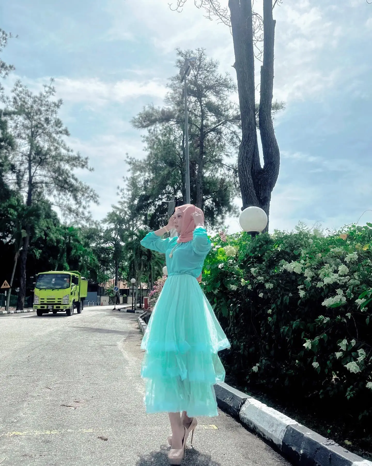 Princess tutu skirt on casual outfit 🏝 | แกลเลอรีที่โพสต์โดย Li Meisya | Lemon8