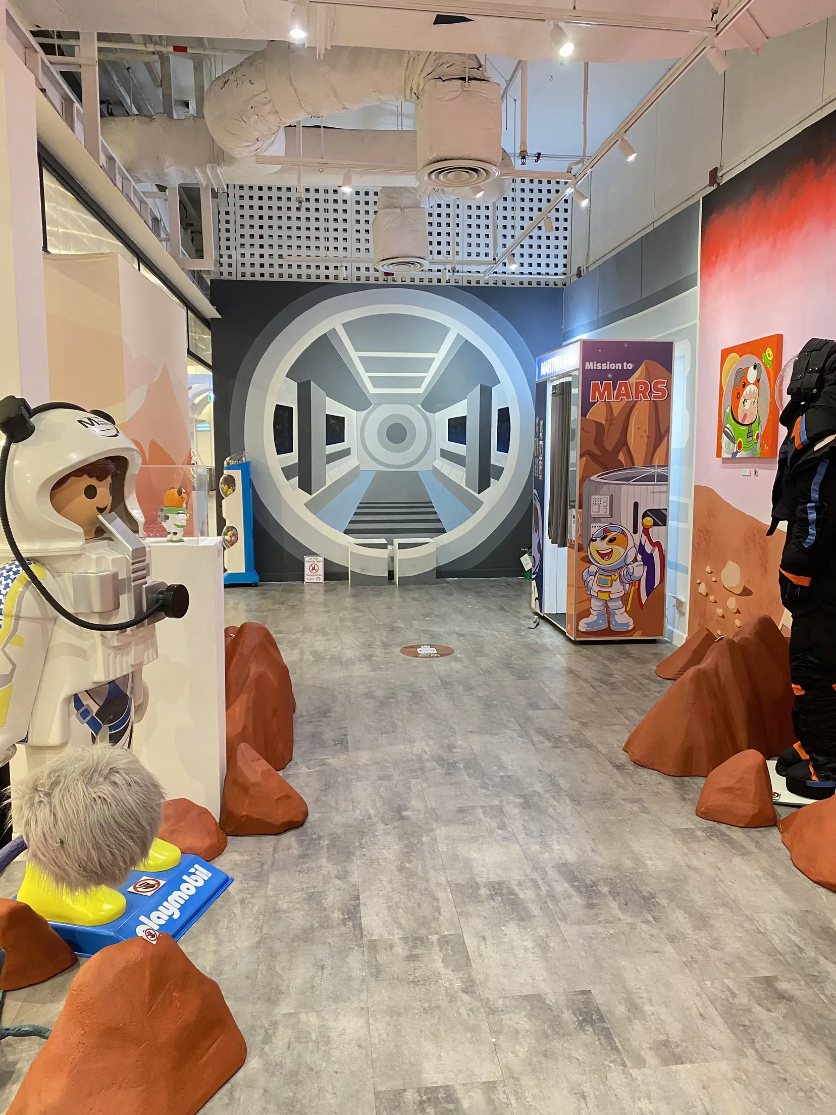 Metro Art Series 5 ชวนท่องอวกาศผ่านงานศิลป์! | แกลเลอรีที่โพสต์โดย พั้น ...