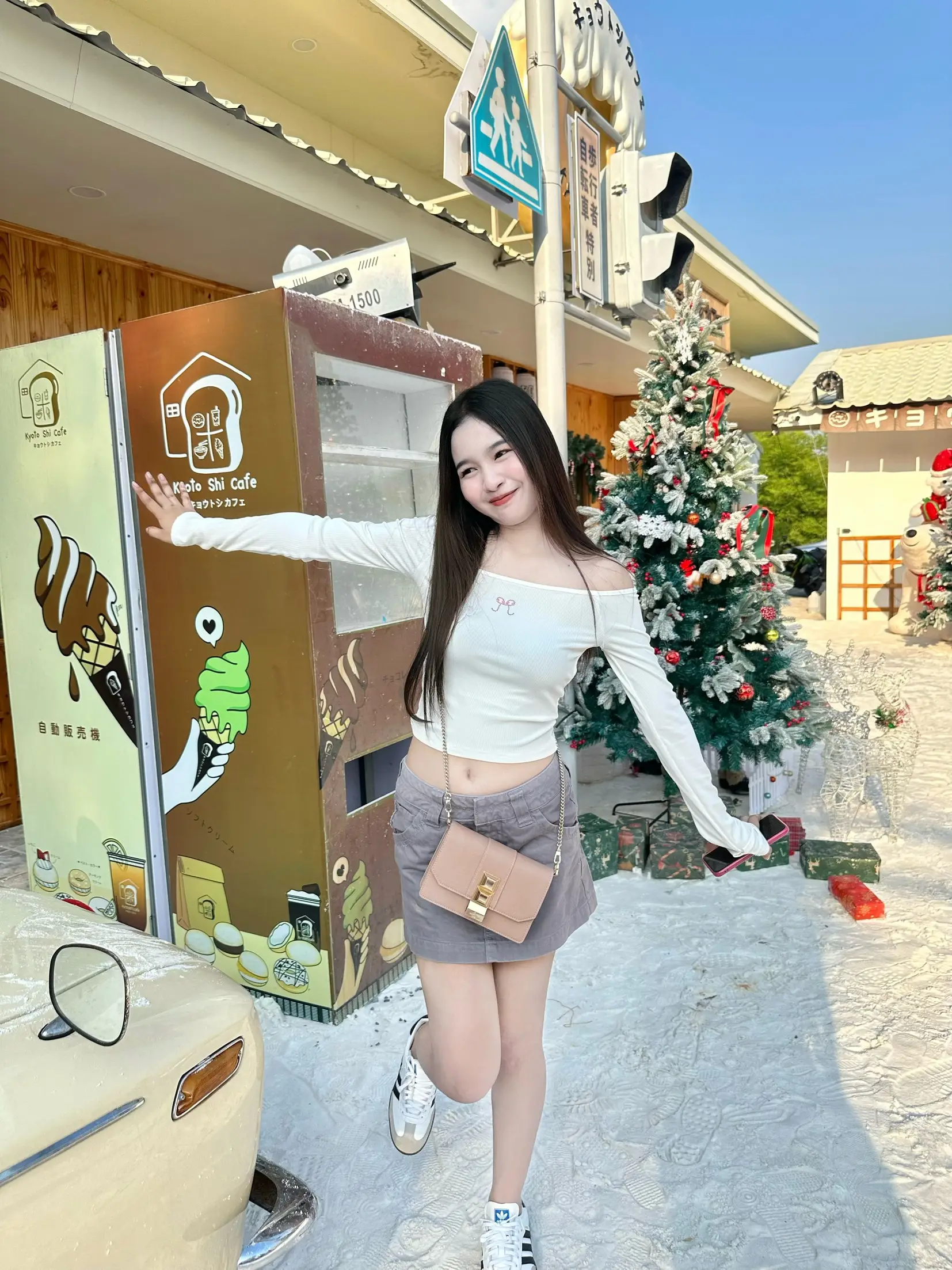 มาแชร์ชุดไปคาเฟ่คริสต์มาสนี้กันทุกคน🎉 | แกลเลอรีที่โพสต์โดย Kim_pj | Lemon8